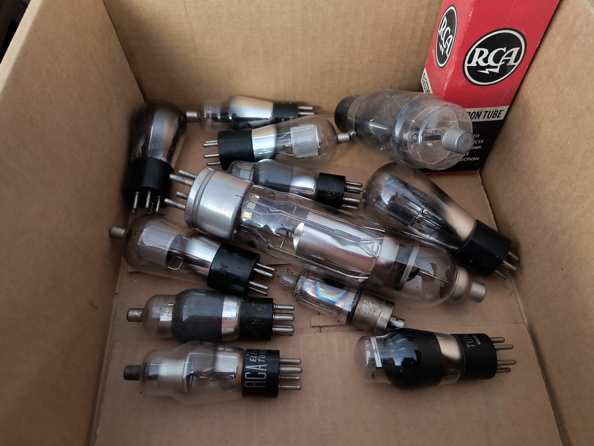 Lot Of Vintage Radio Tubes #2088542 | Auctionninja.com