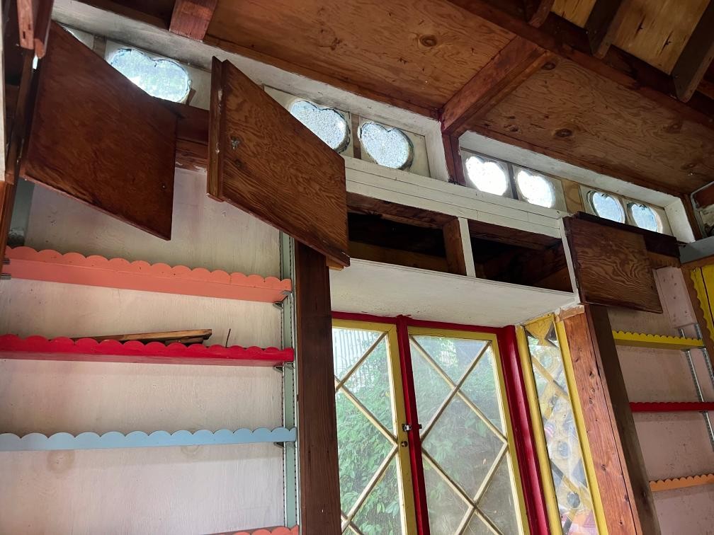 Fabulous Vintage Swiss Chalet Style Tree House / Play House / Cottage ...