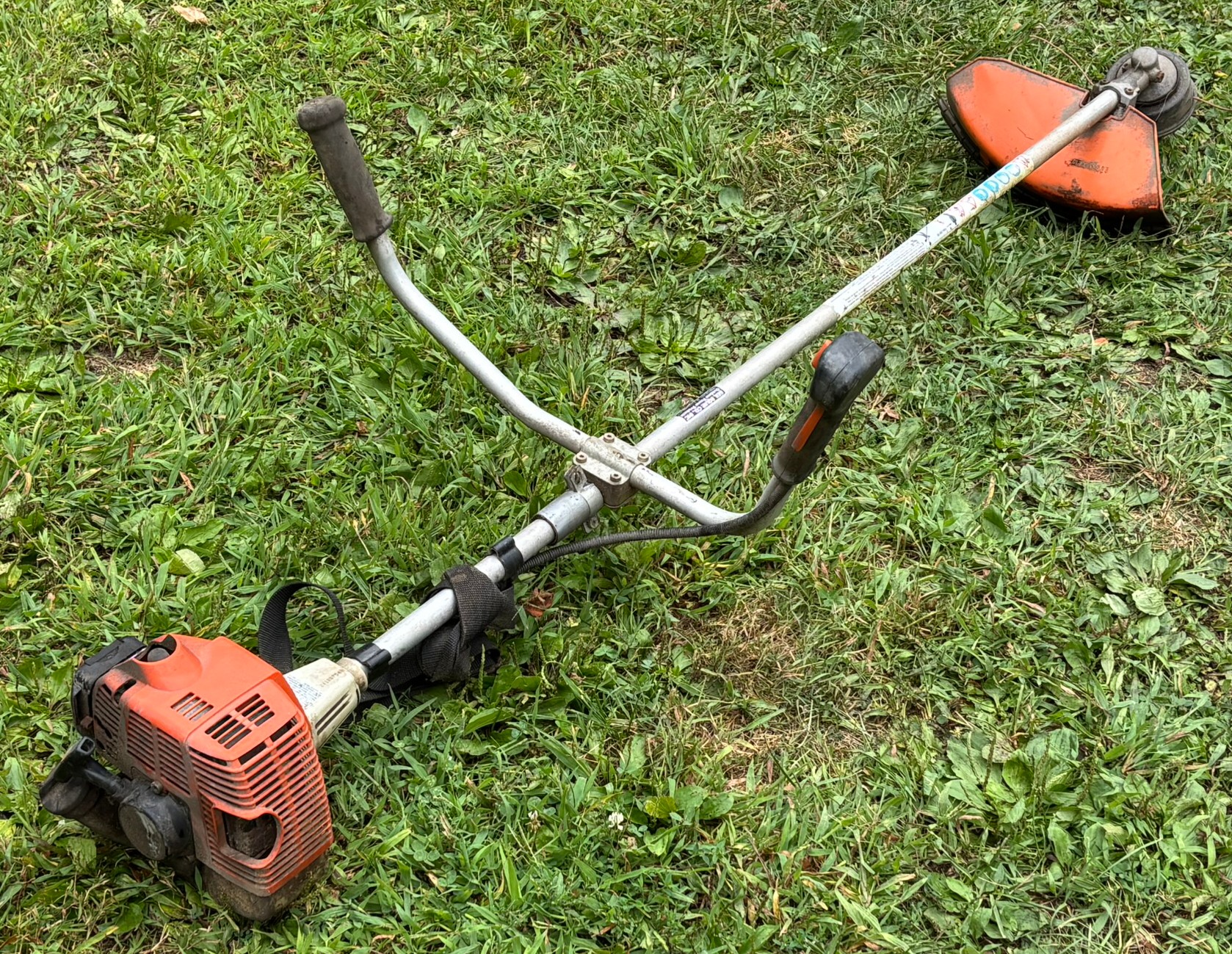 A Gas Powered Weed Wacker #40860155 | Auctionninja.com