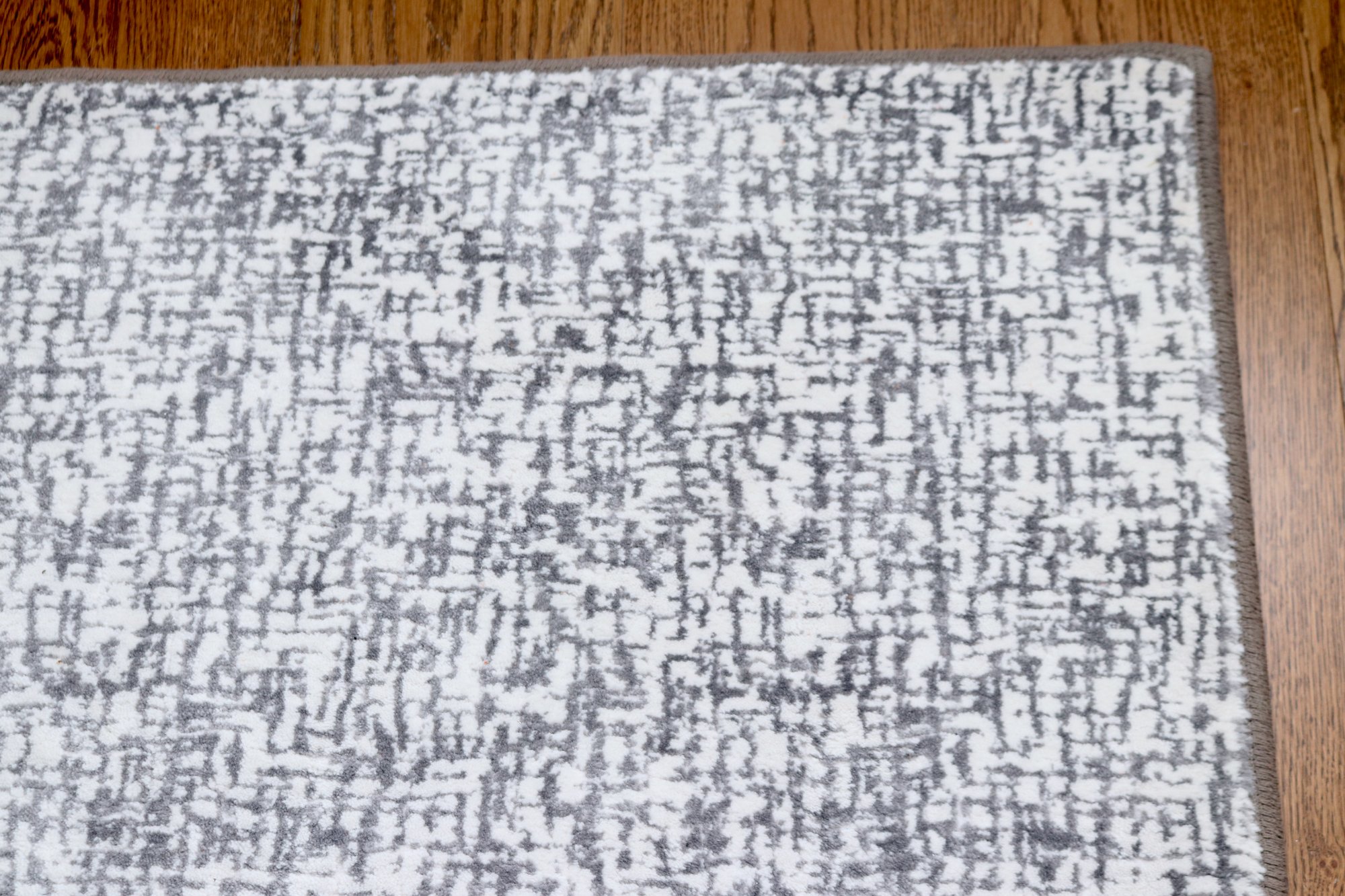 Large Modern Abstract Grey And White Area Rug #2117852 | Auctionninja.com