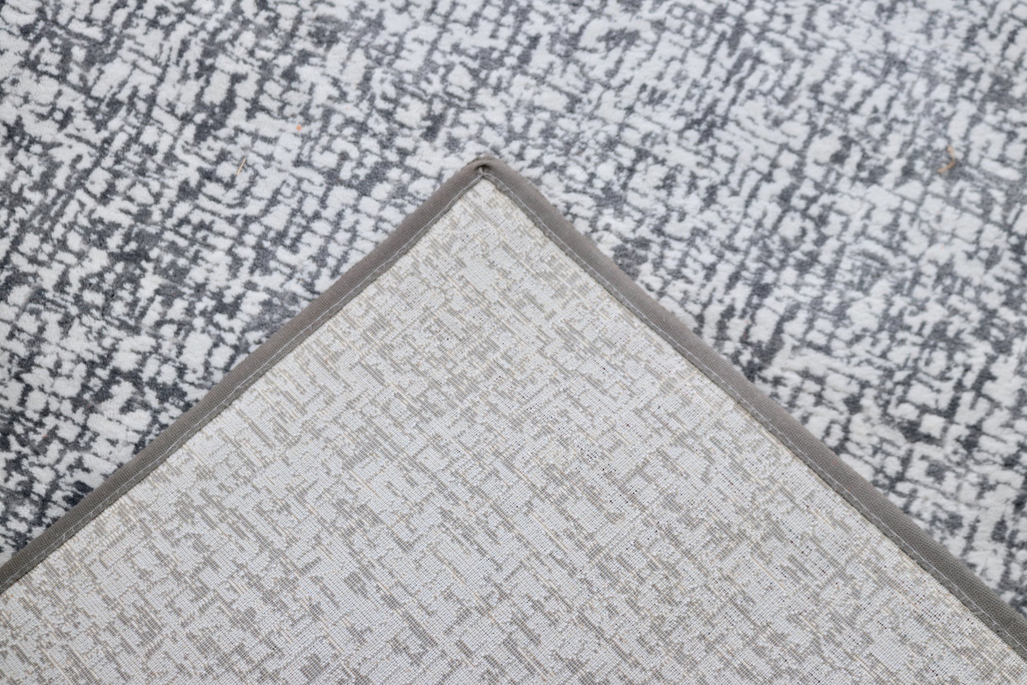 Large Modern Abstract Grey And White Area Rug #2117852 | Auctionninja.com