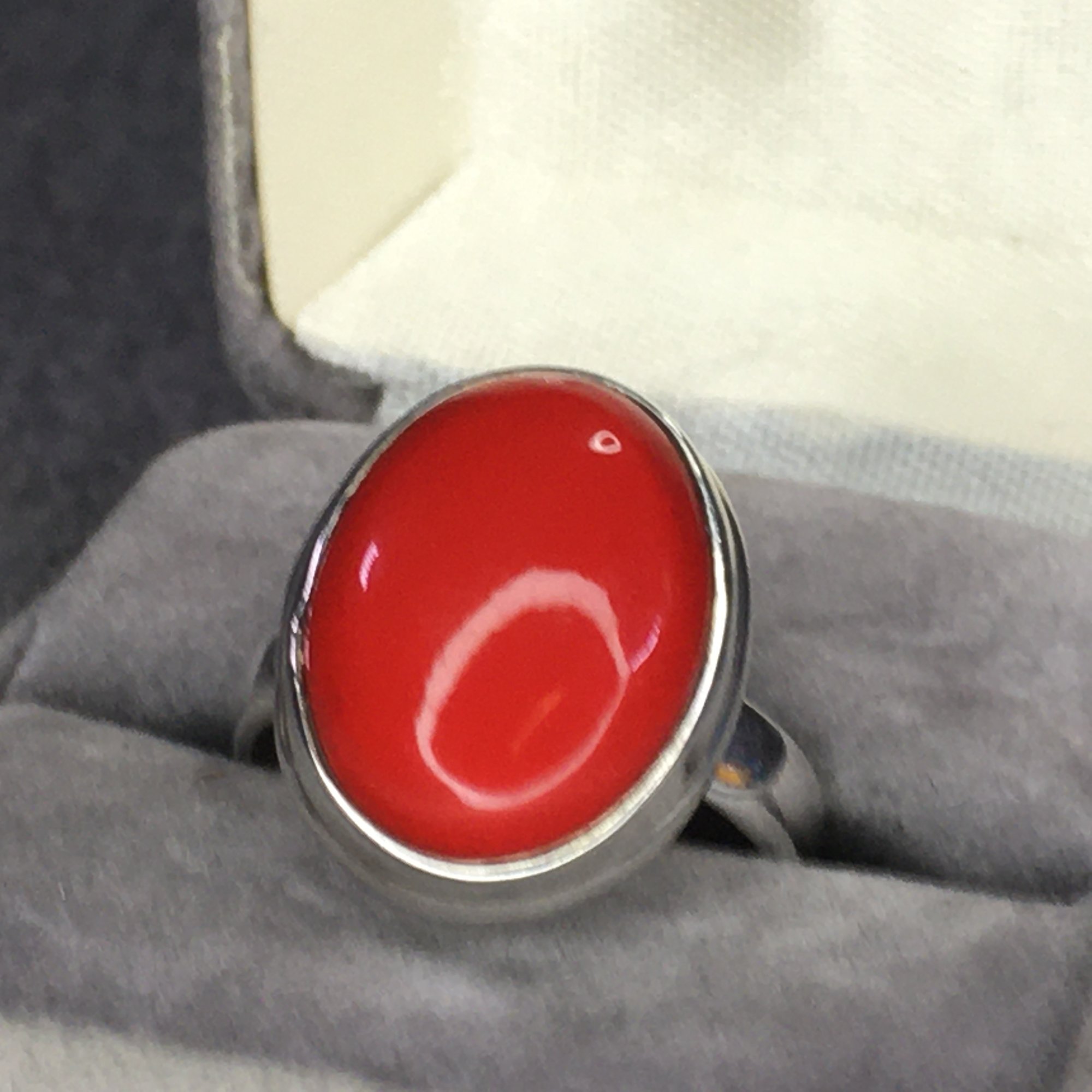 Very Pretty Vintage Sterling Silver / 925 Ring With Oval Polished Red ...