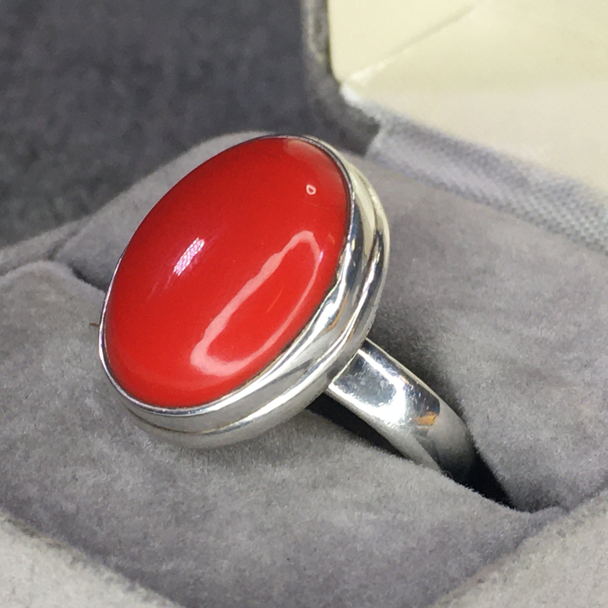 Very Pretty Vintage Sterling Silver / 925 Ring With Oval Polished Red ...
