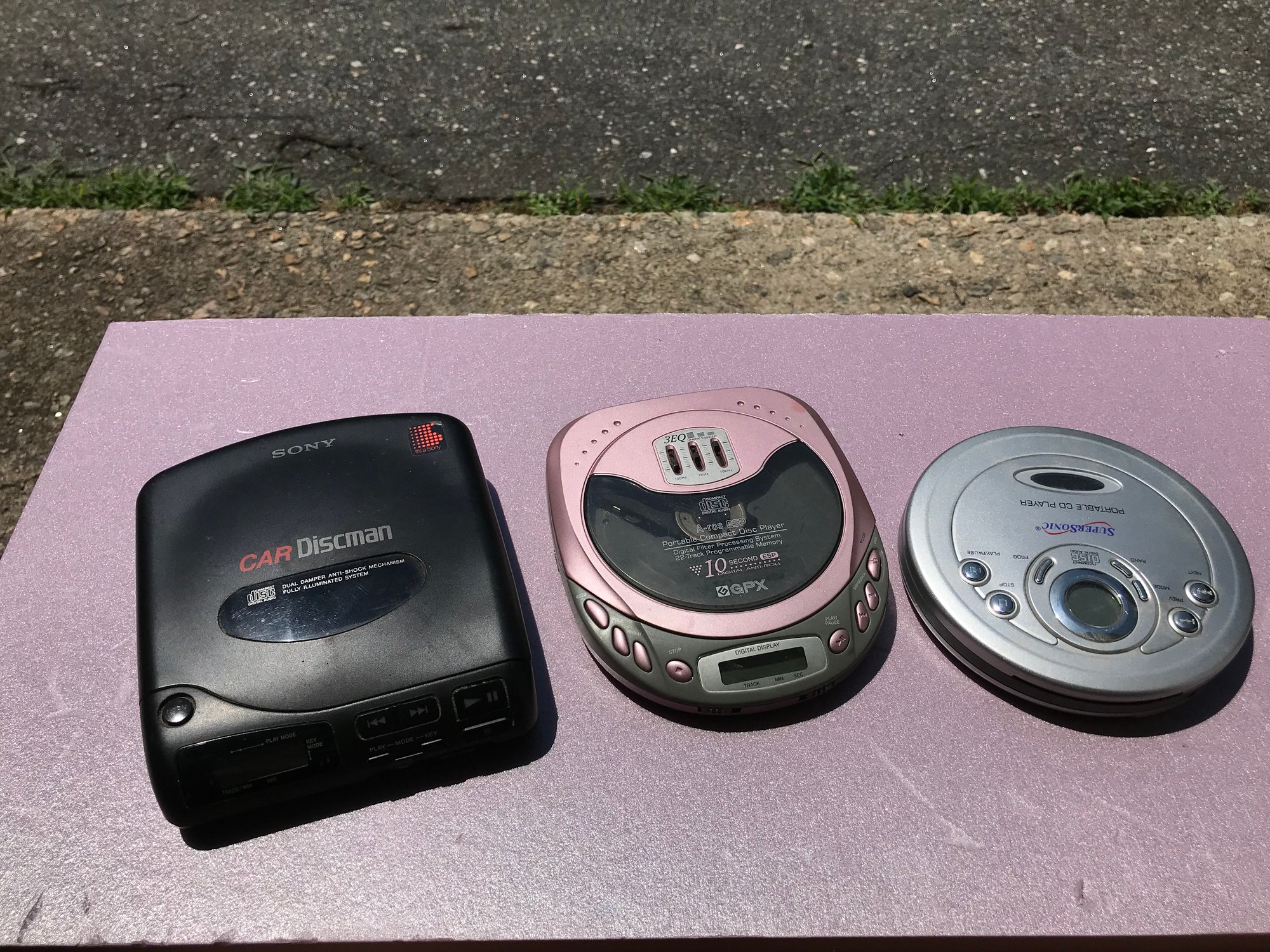 Three Vintage (3) Portable Compact Disc Players - Sony Discman - GPX ...