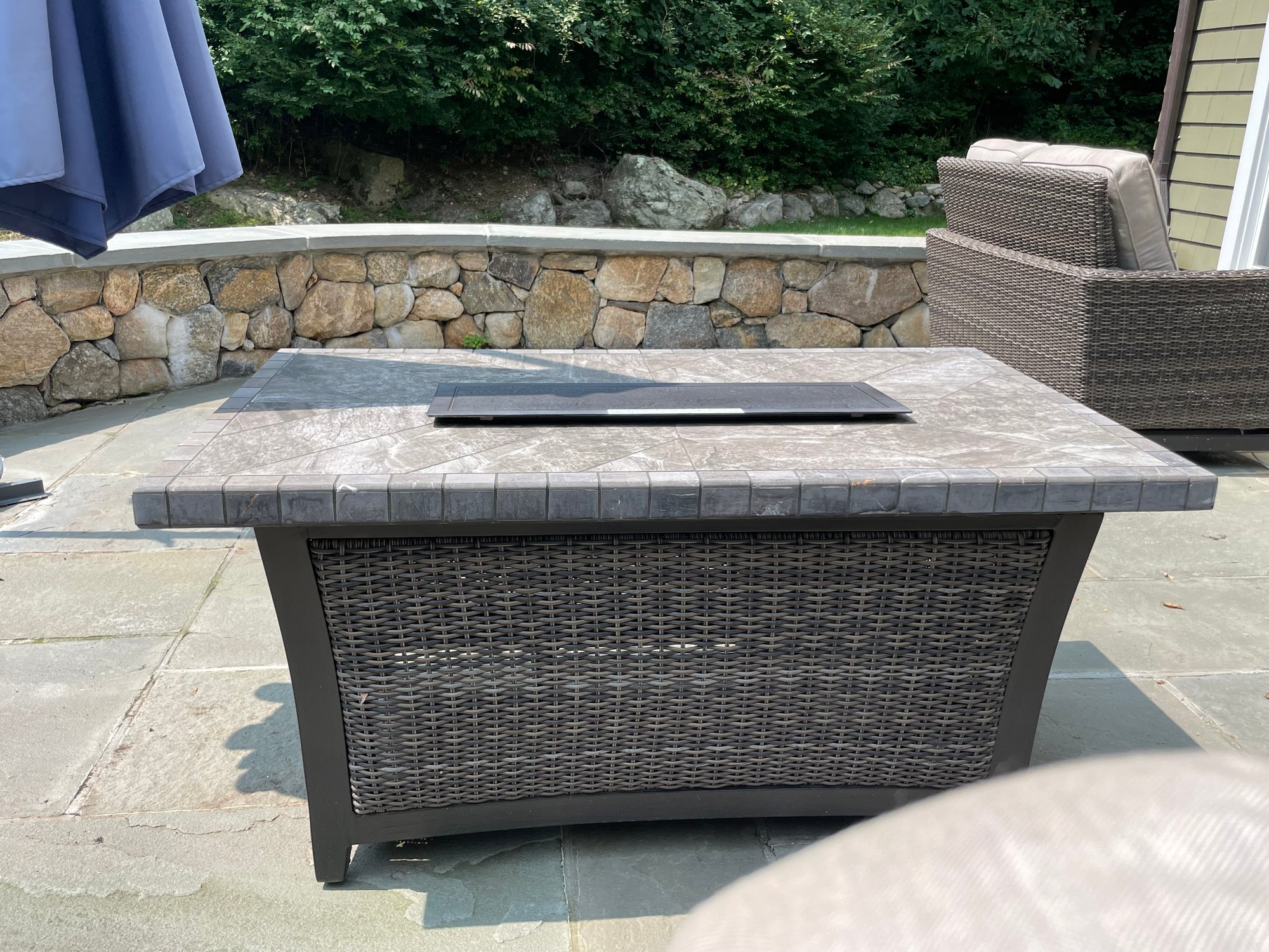 Agio Outdoor Patio Table With Propane Firepit #1938031 | Auctionninja.com