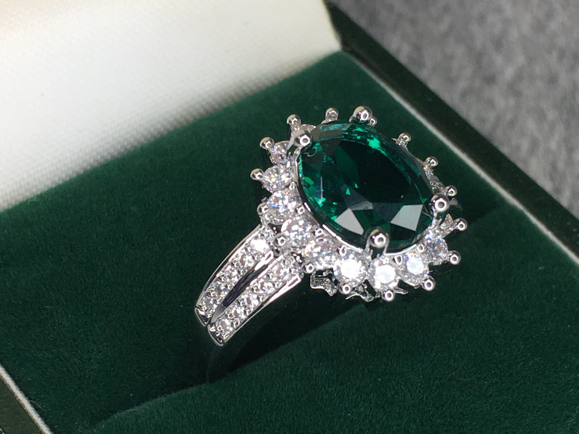 Very Pretty Brand New Sterling Silver / 925 Ring With Emerald And ...
