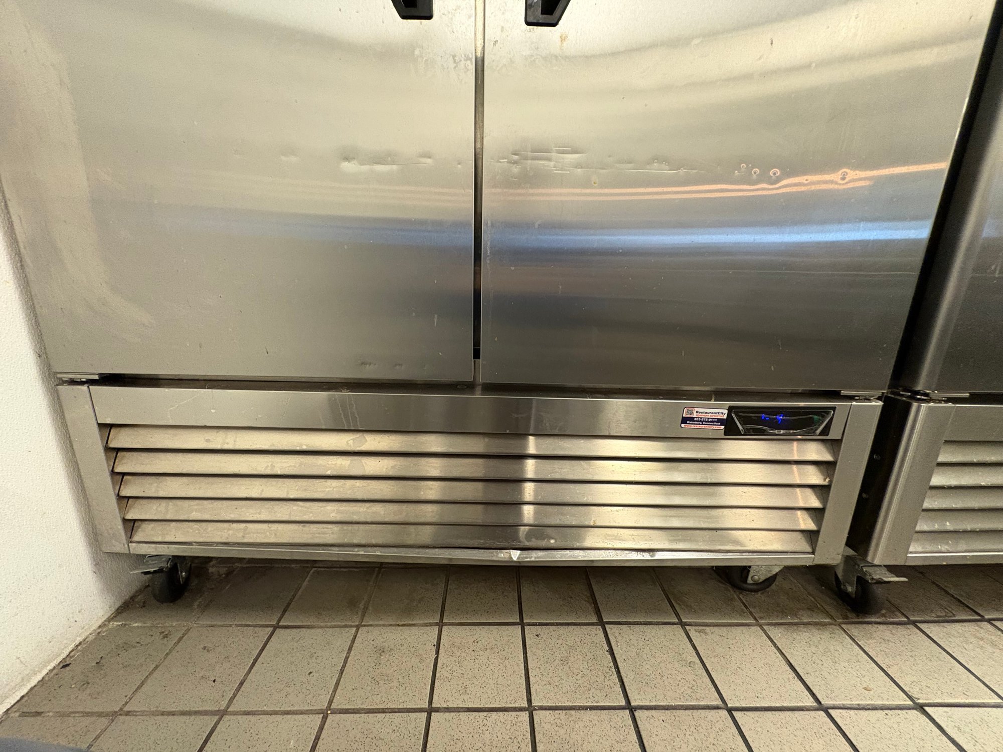 Padela Commercial Restaurant Freezer #2281178 | Auctionninja.com
