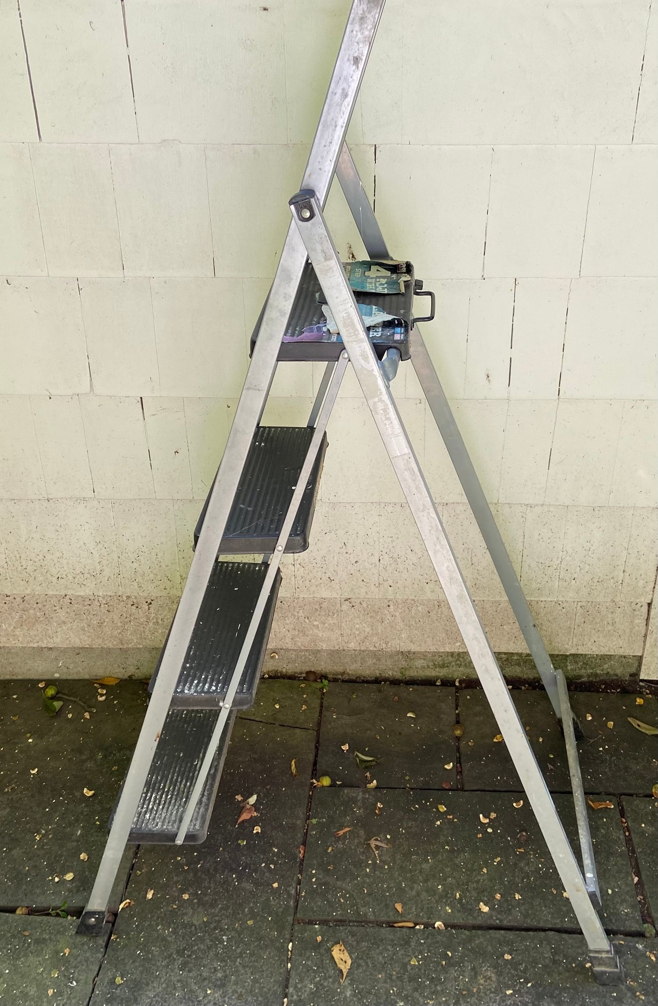 Easy Reach Four Step Folding Project Ladder With Tray #1944186 ...