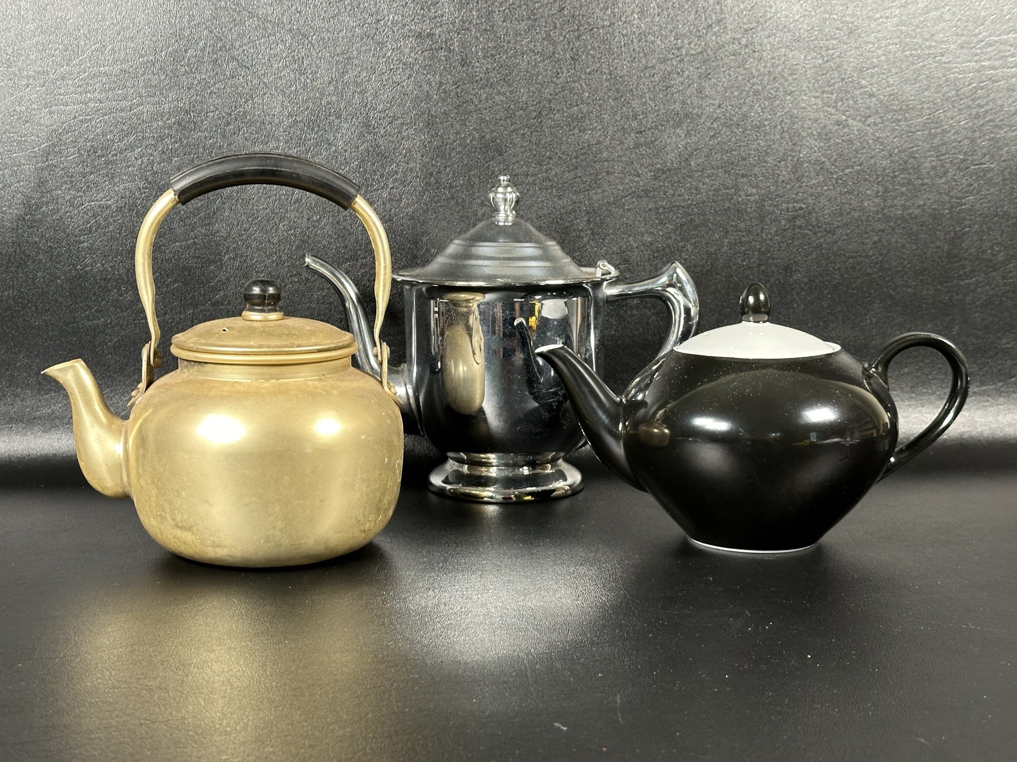 A Trio Of Vintage Teapots #1956832 | Auctionninja.com