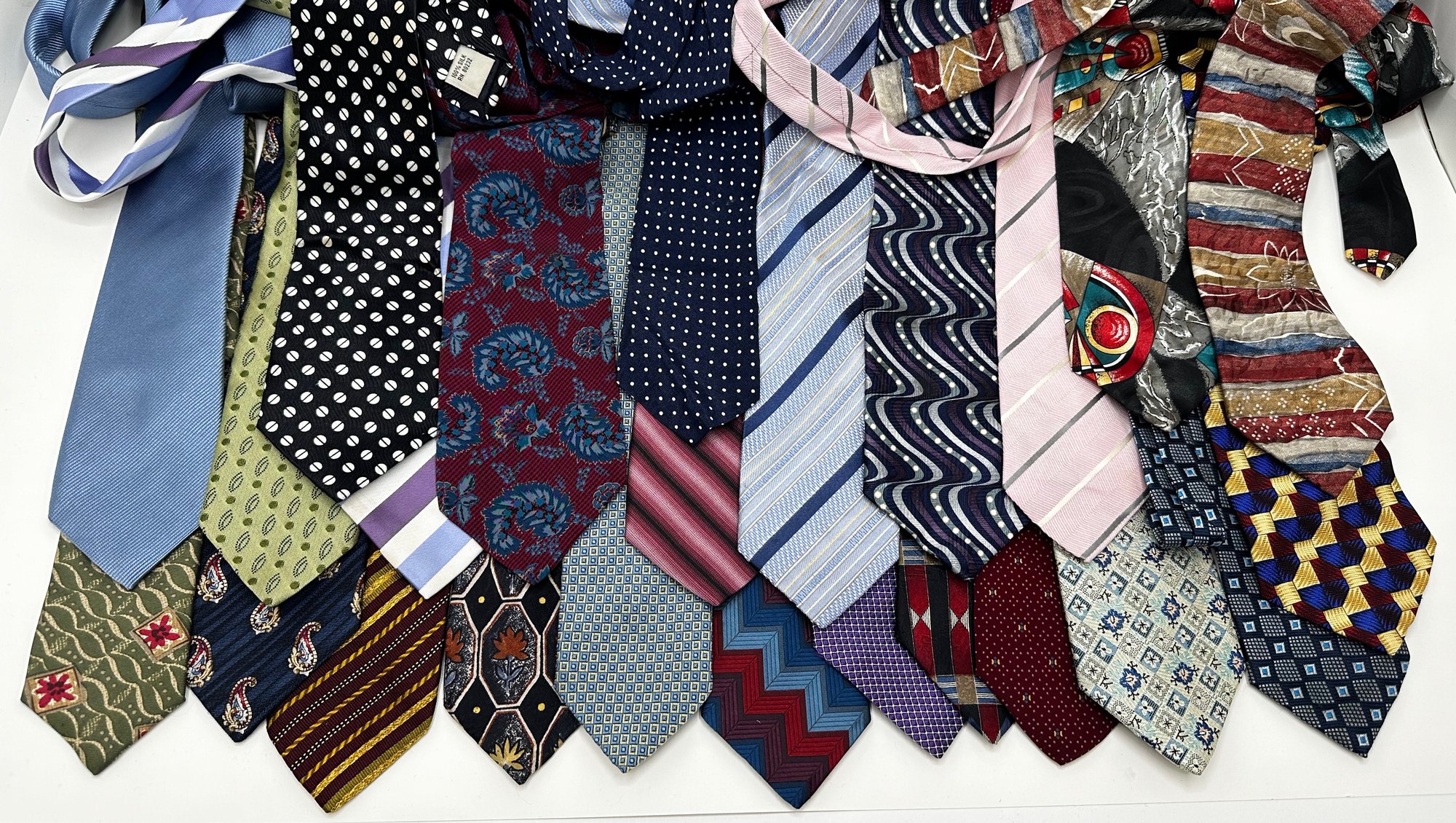 Over 24 Men's Ties: Guliano, Christian Dior, Pierre Cardin, Perry Ellis ...