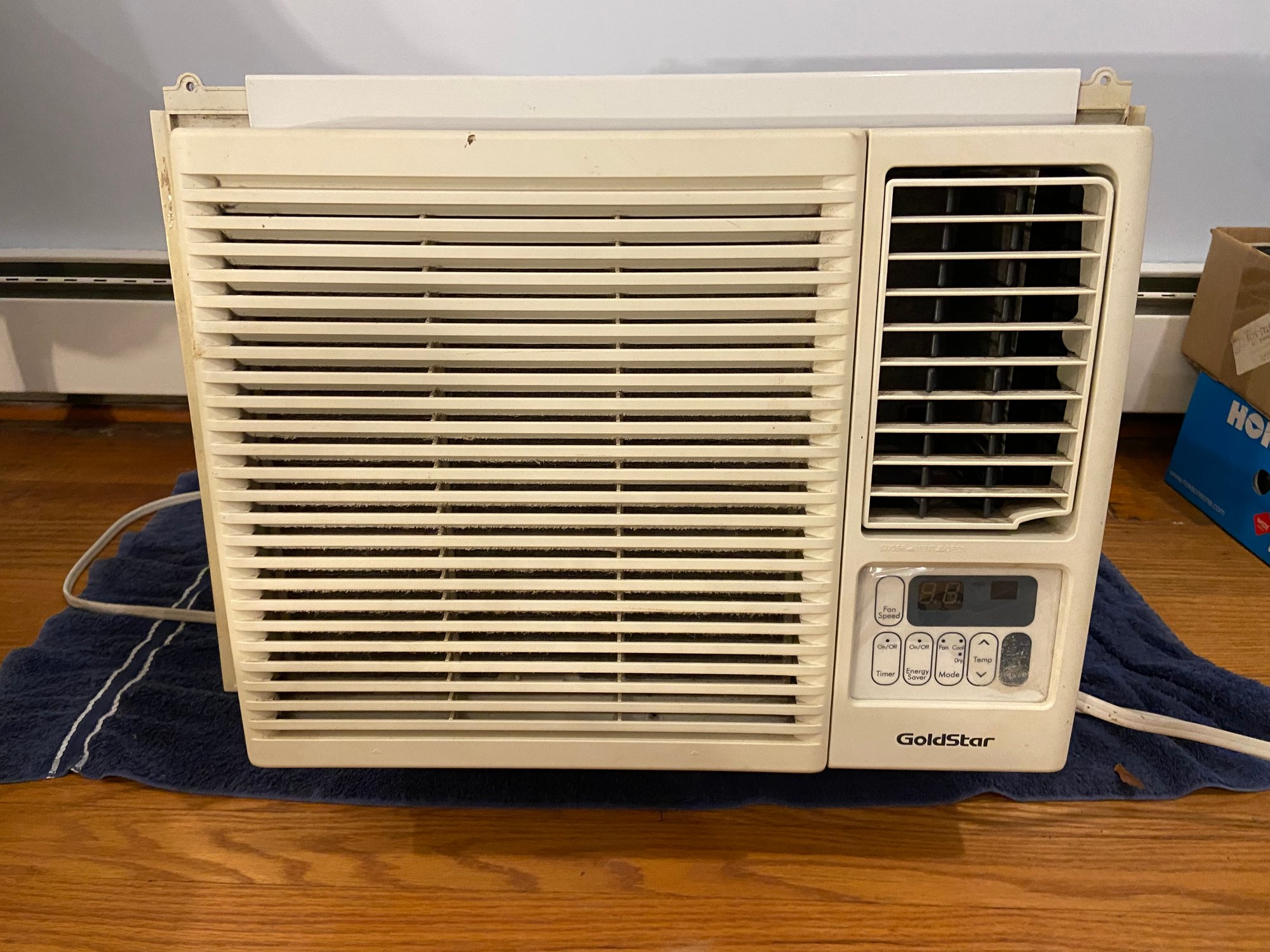 Gold Star 8000 BTU Window Air Conditioner #1944226 | Auctionninja.com