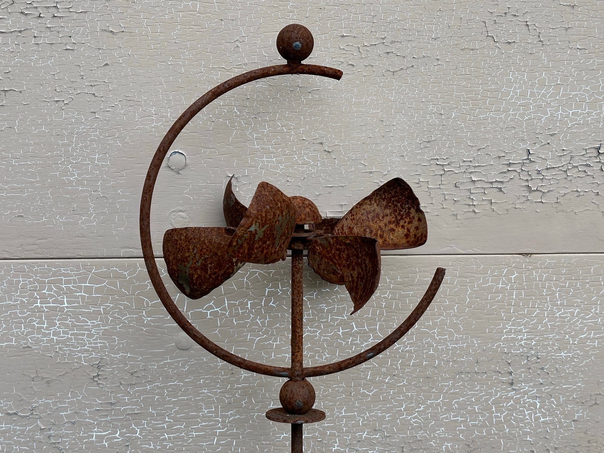 Garden Decor: A Fantastic Metal Propeller In A Half-Circle On A Spike ...