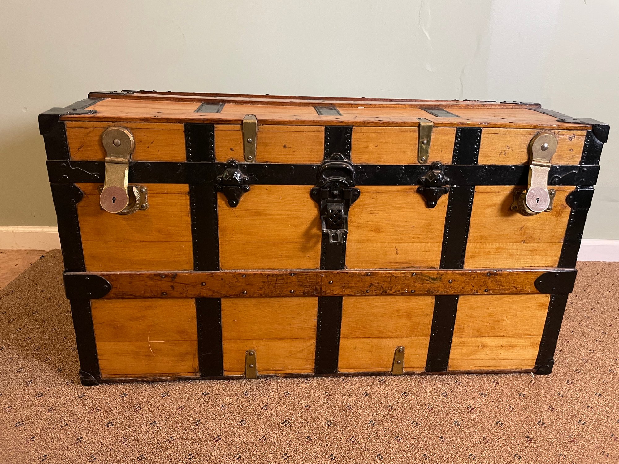 Antique Hope Chest Trunk #1941218 | Auctionninja.com