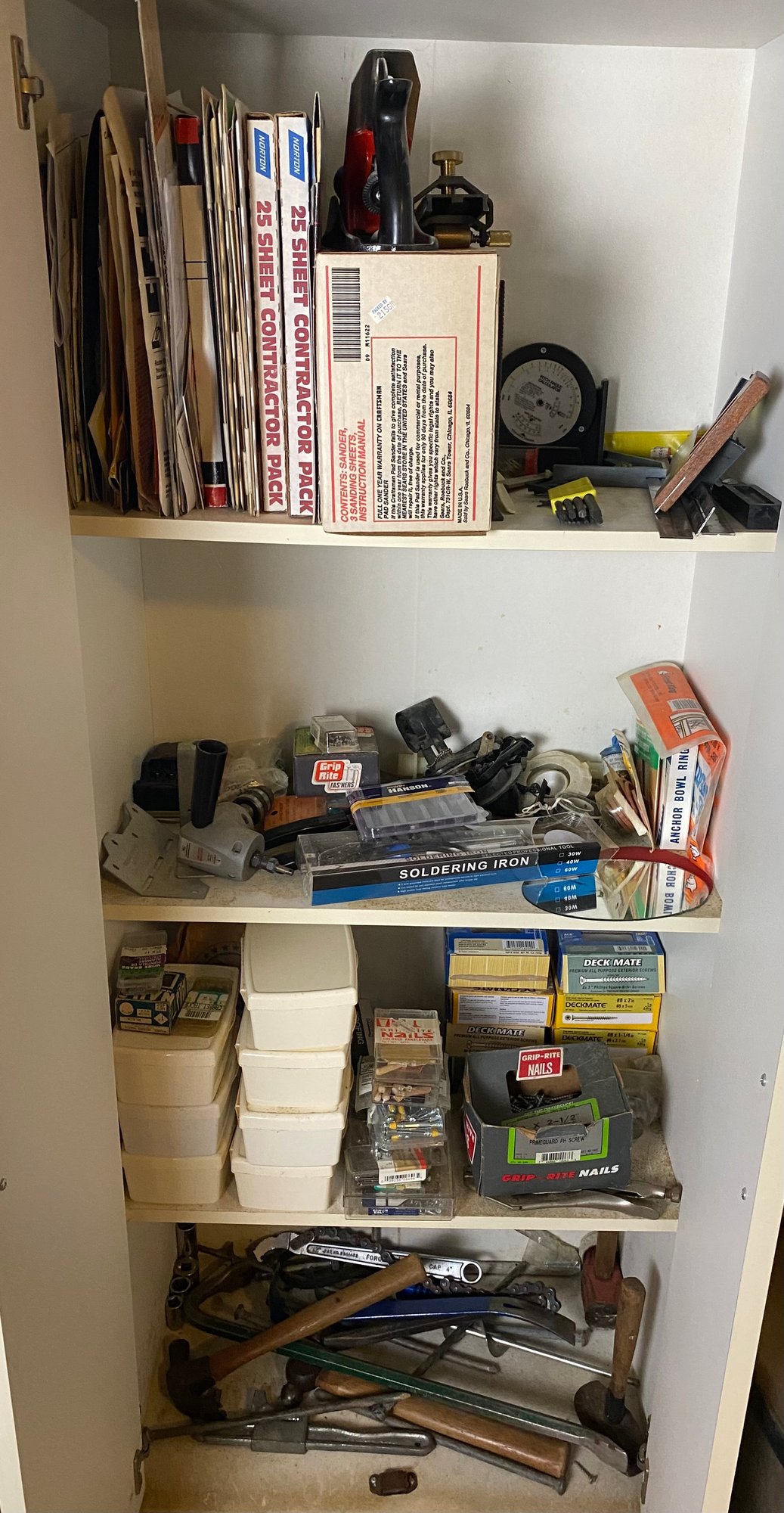 Contents Of Cabinet #1912204 | Auctionninja.com