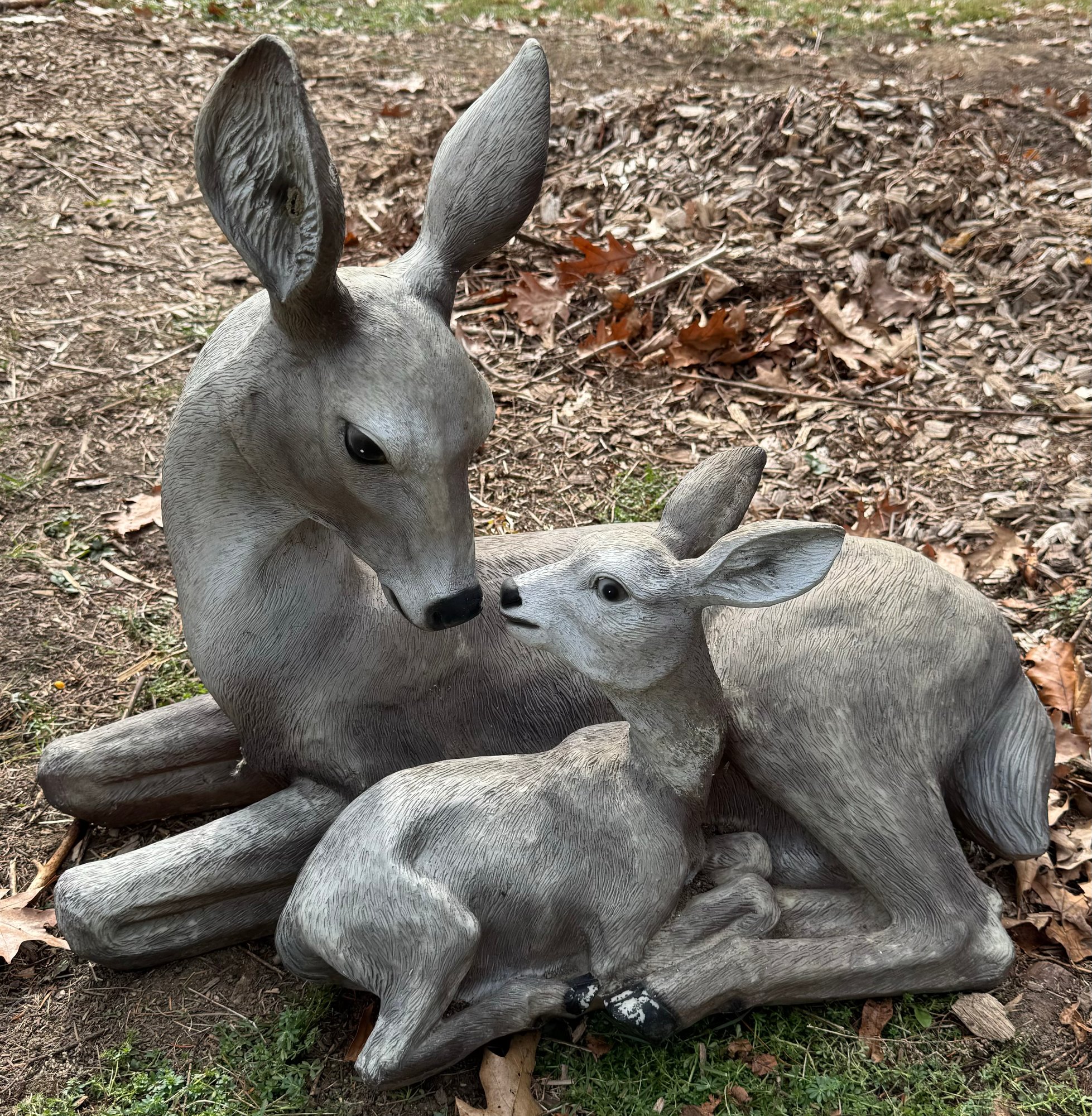 Doe And Fawn Resin Garden Statue #2008012 | Auctionninja.com