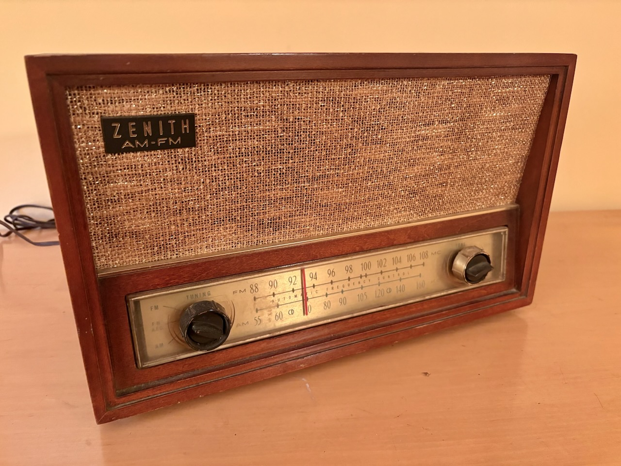 1950s Zenith Long Distance Tube Radio #1989203 | Auctionninja.com