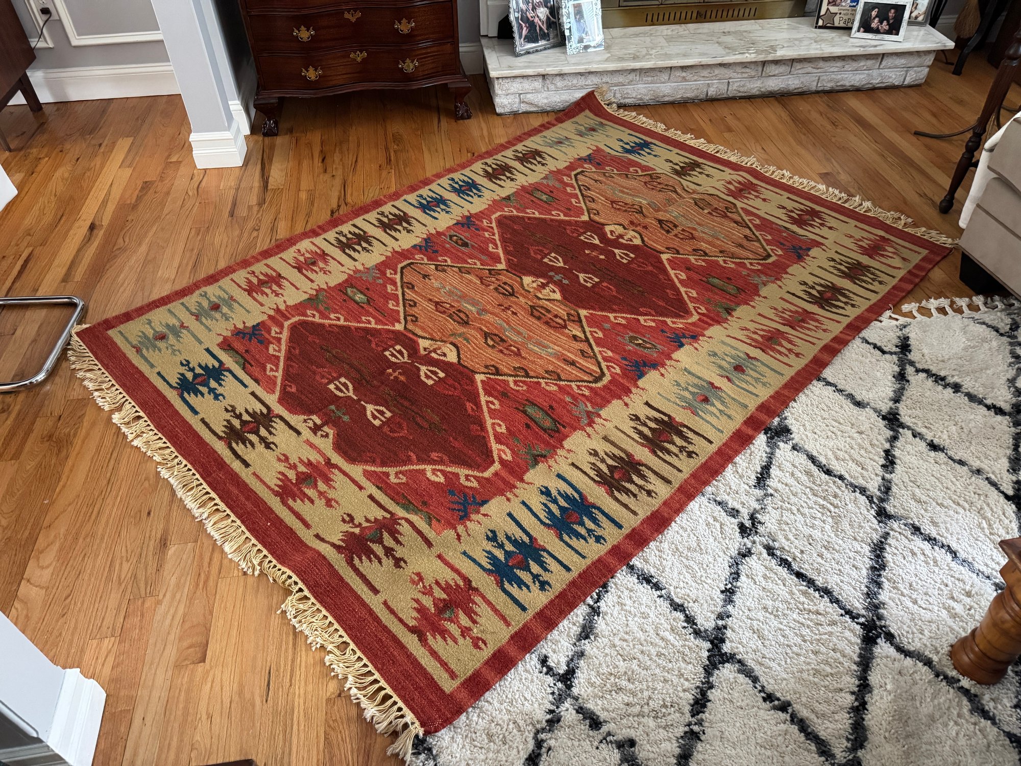 Beautiful Rug Made In India #2136010 | Auctionninja.com