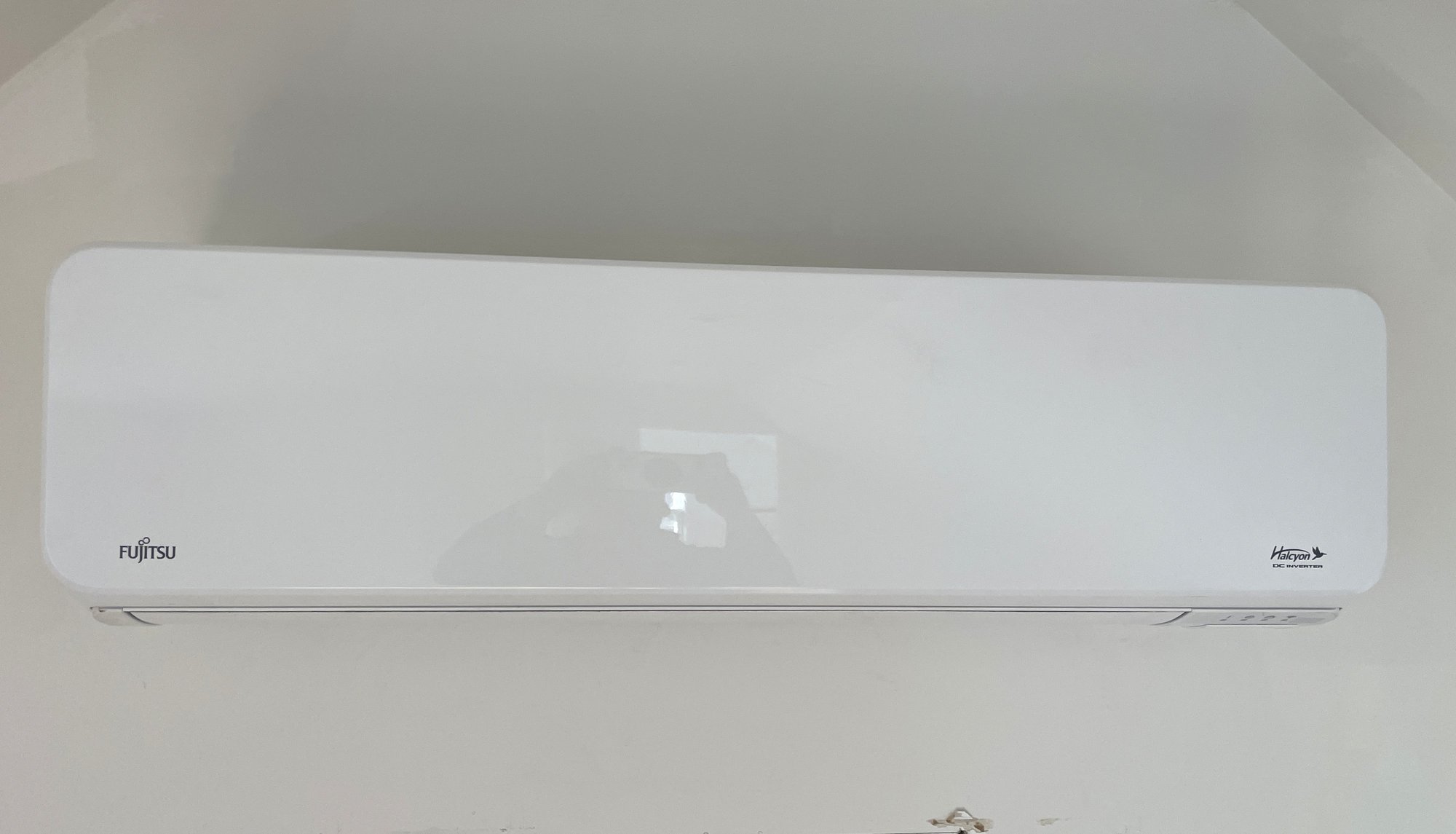Fujitsu Halcyon DC Inverter - Ductless Mini-split HVAC System - Approx ...