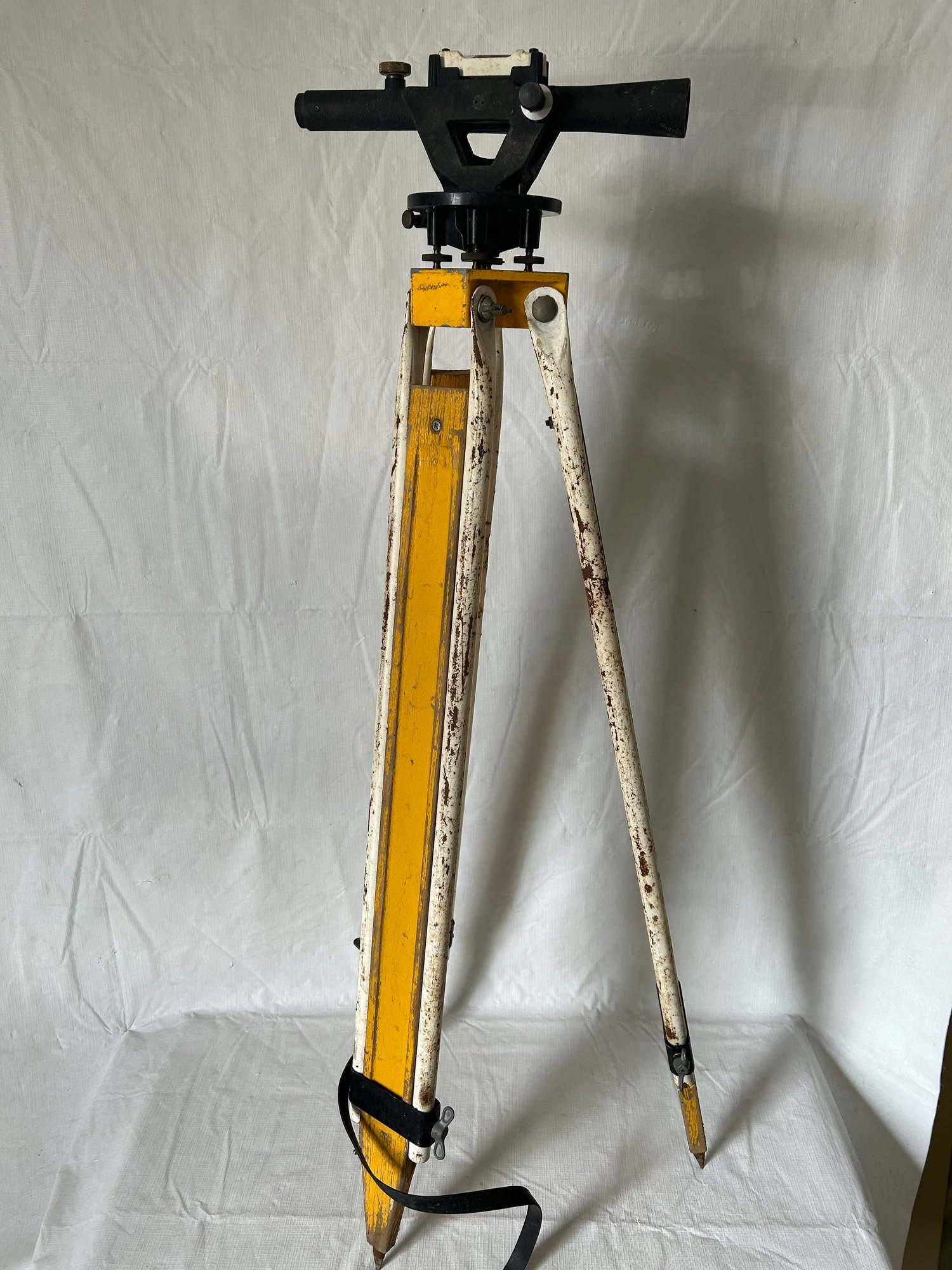 Vintage BERGER Transit With Tripod #1604231 | Auctionninja.com