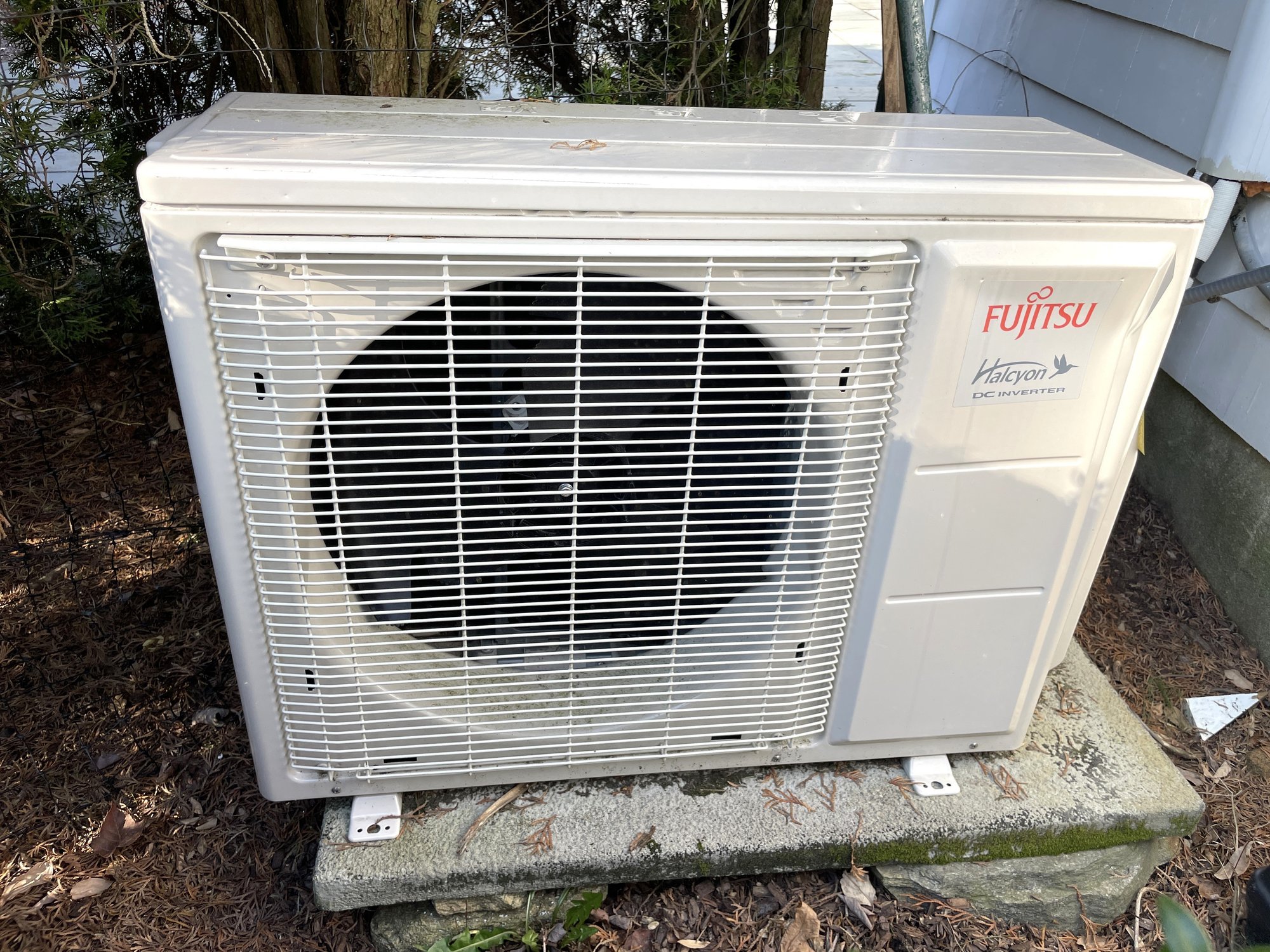 Fujitsu Halcyon DC Inverter - Ductless Mini-split HVAC System - Approx ...