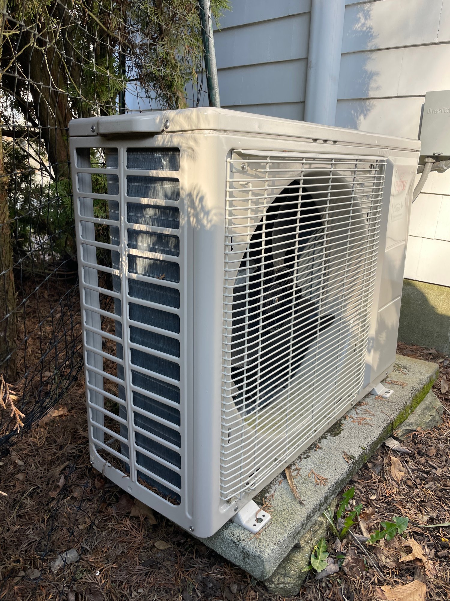 Fujitsu Halcyon DC Inverter - Ductless Mini-split HVAC System - Approx ...