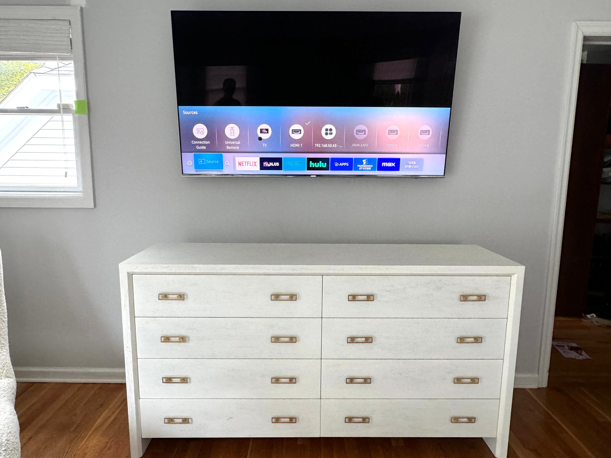 65 Inch Samsung Flatscreen Smart TV (LOC: W1) #1928366 | Auctionninja.com