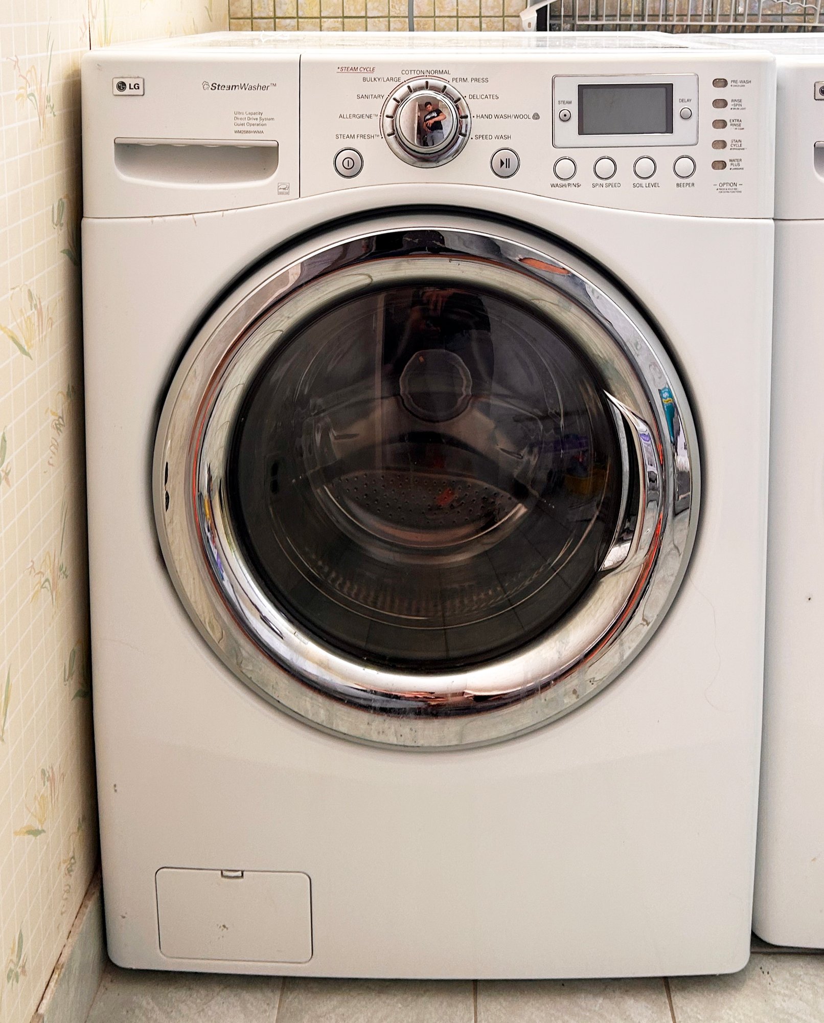 An LG Front Load Steam Washer #40821393 | Auctionninja.com