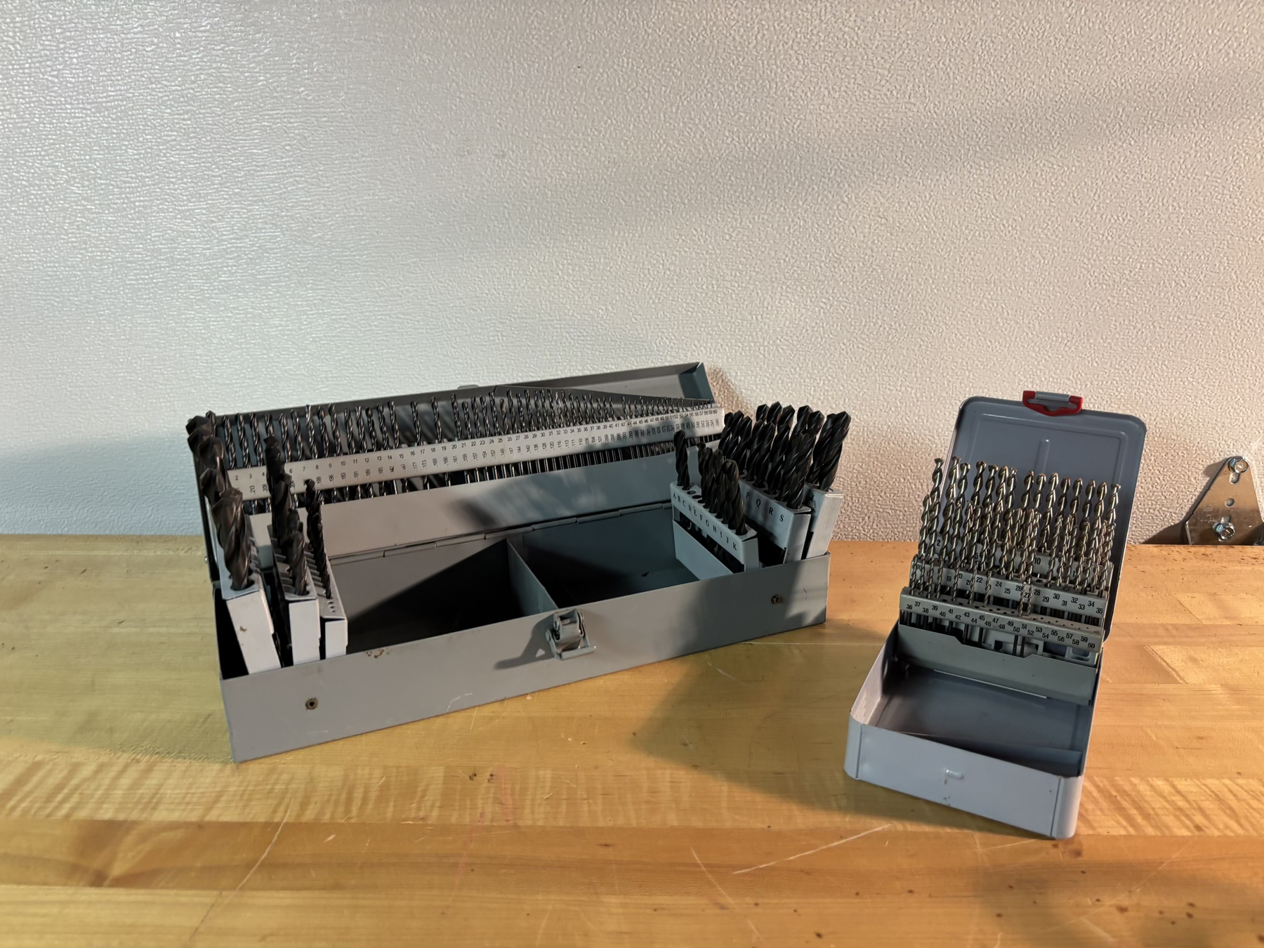 Lots Of Drill Bits - In Metal Cases #40873496 | Auctionninja.com