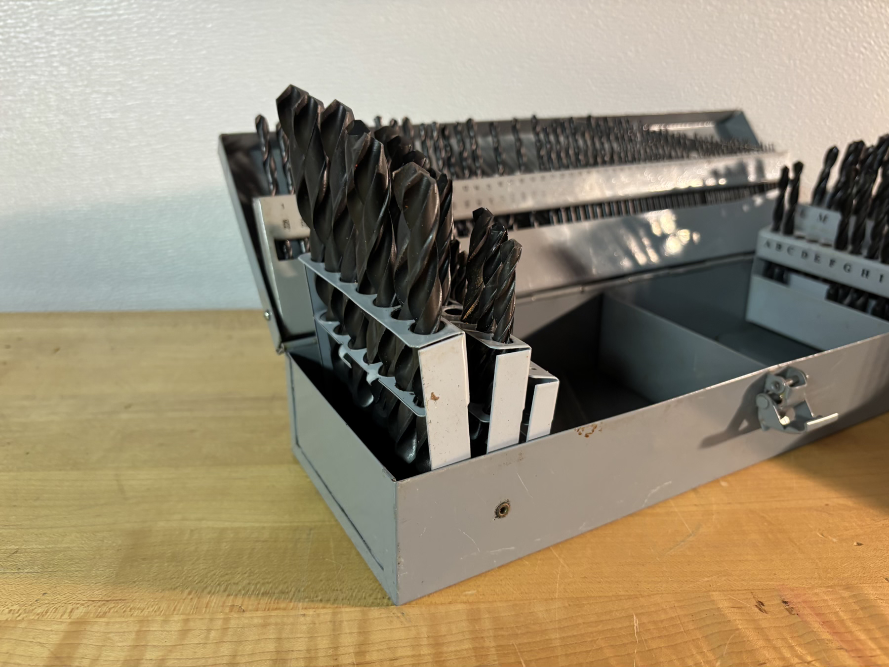 Lots Of Drill Bits - In Metal Cases #40873496 | Auctionninja.com