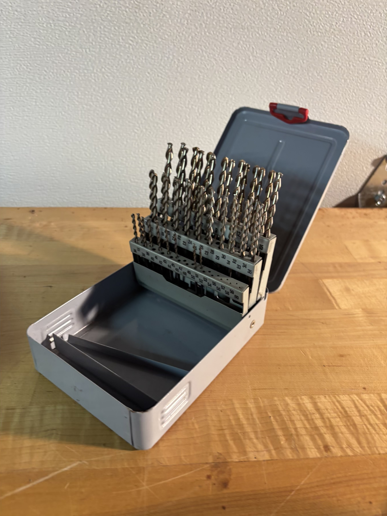 Lots Of Drill Bits - In Metal Cases #40873496 | Auctionninja.com