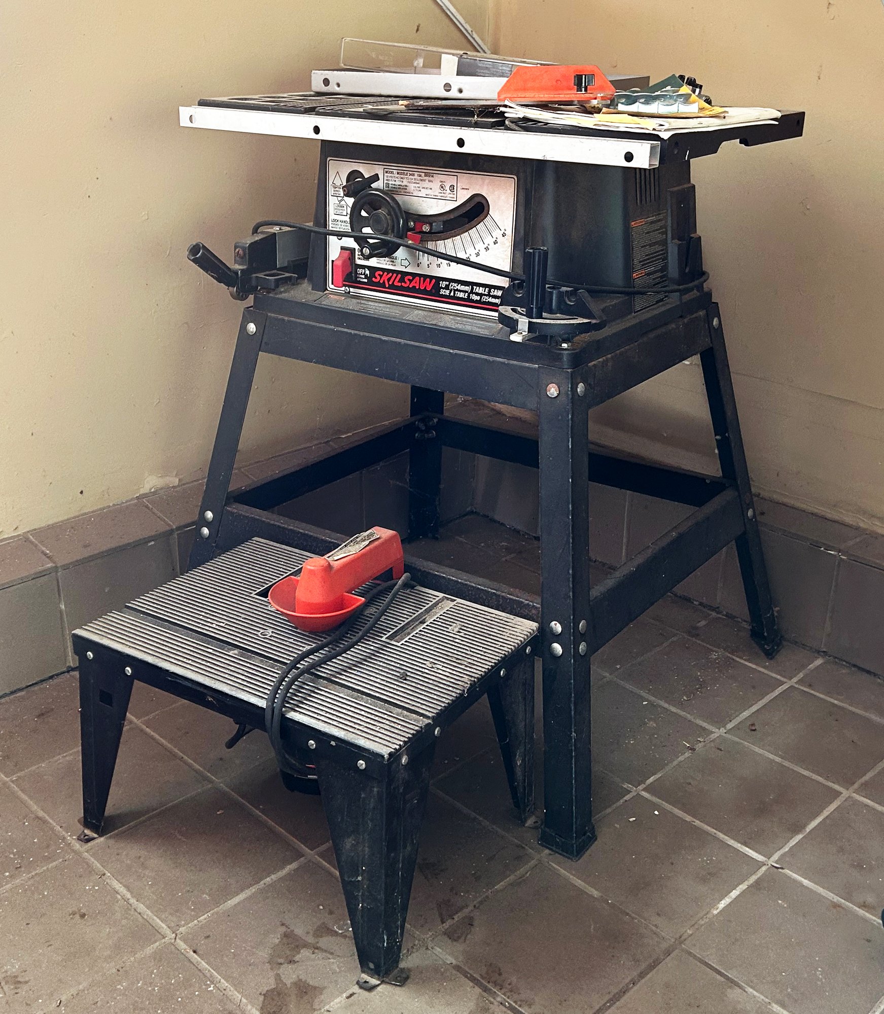 Tools By Skill - Table Saw And Router With Routing Table #40821423 ...