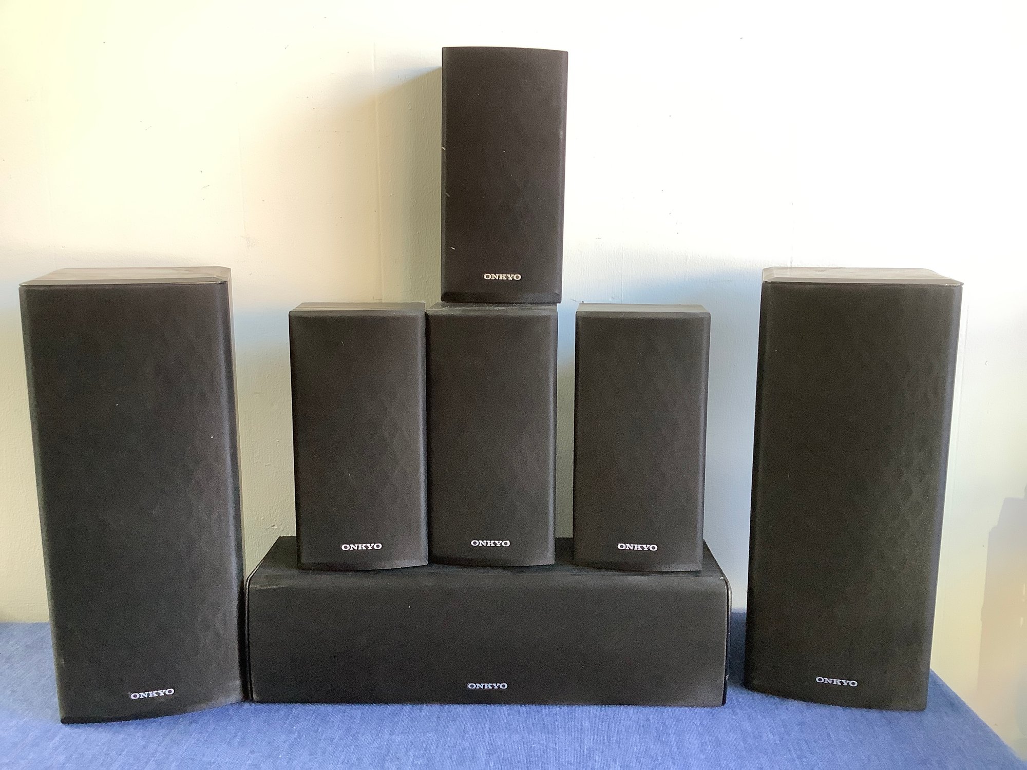 Onkyo Surround Sound System #1944450 | Auctionninja.com
