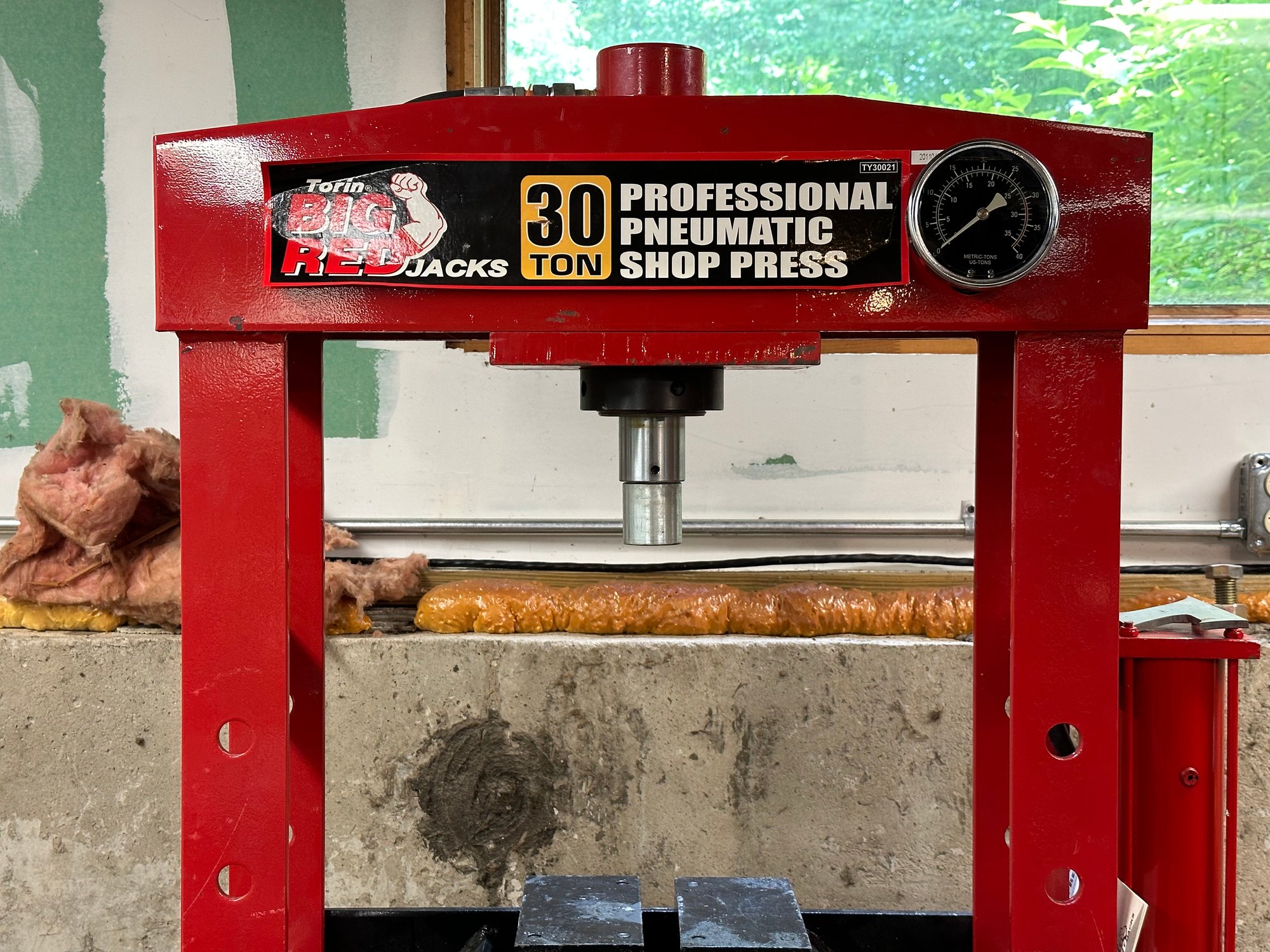 30-Ton Shop Press By Torin Big Red Jacks #1552569 | Auctionninja.com