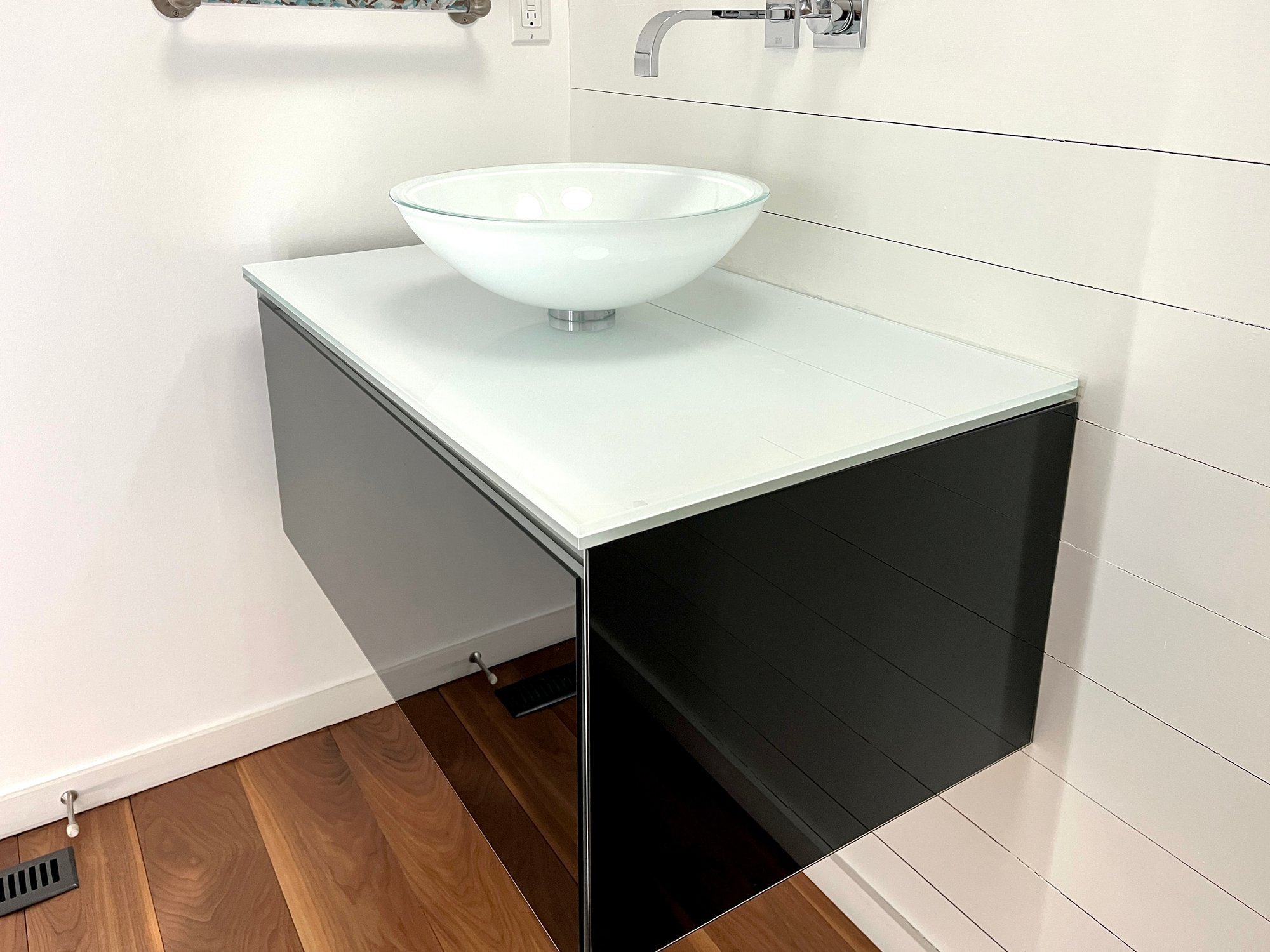 A Robern Floating Cartesian Vanity - Night Light - Mirrored Finish ...
