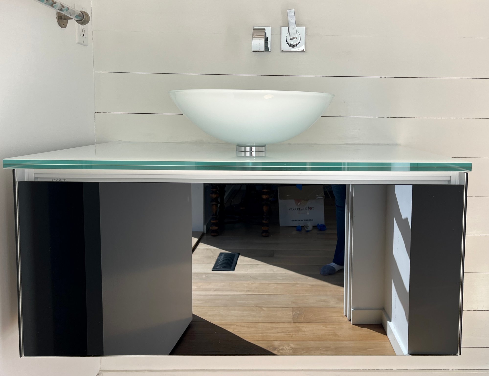 A Robern Floating Cartesian Vanity - Night Light - Mirrored Finish ...