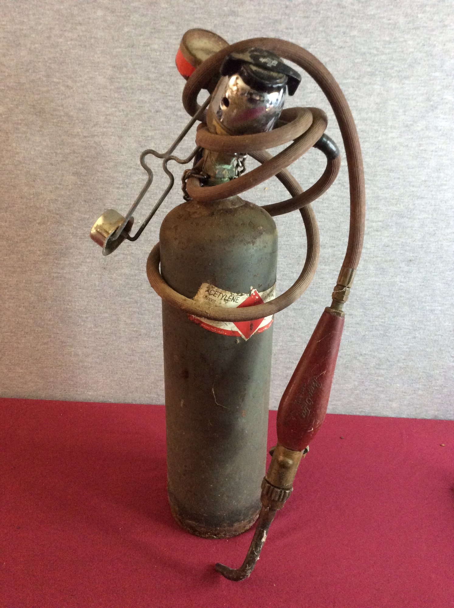 Acetylene Gas Tank #1968413 | Auctionninja.com