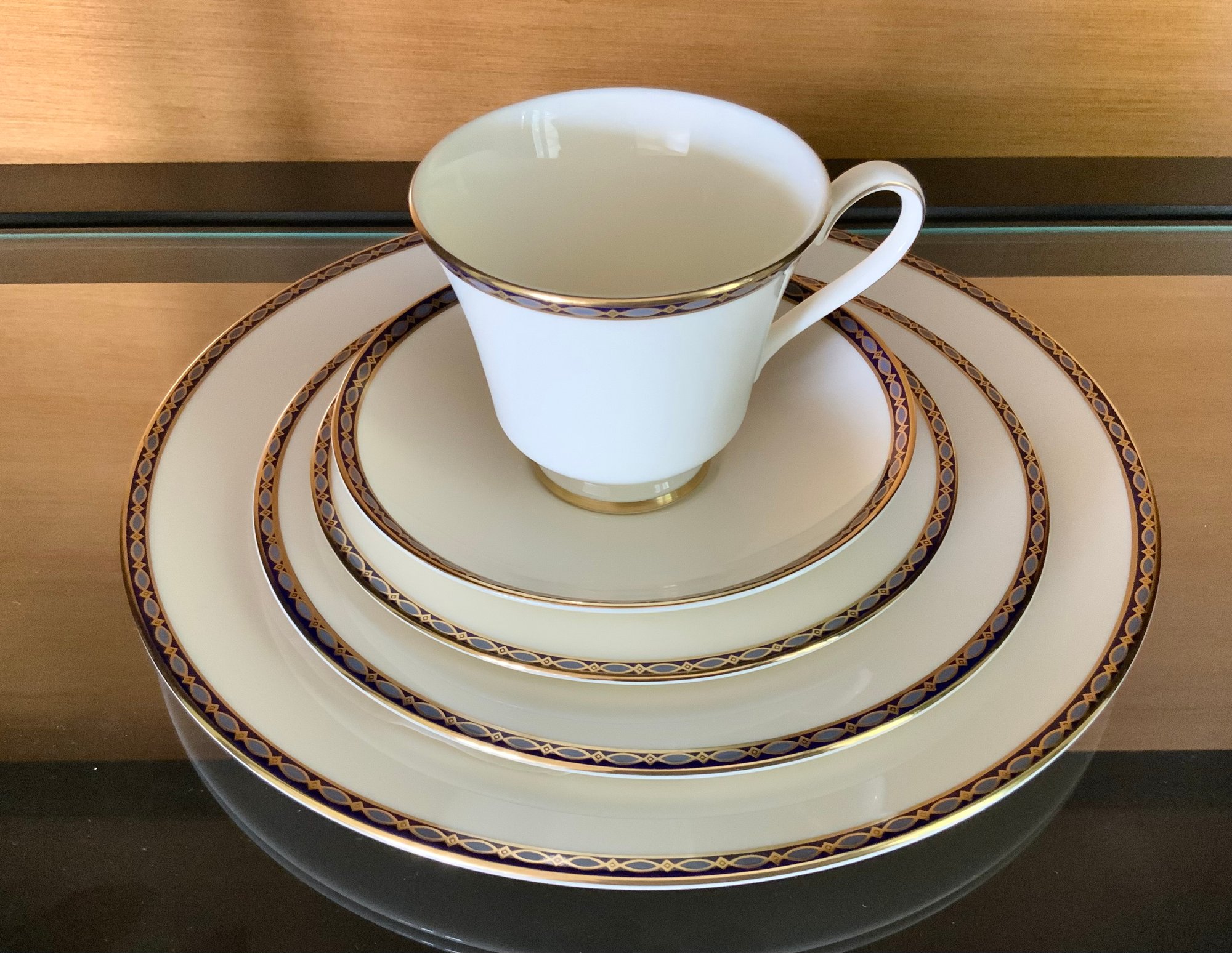 Gorgeous Set Of Minton China ~ Service For 8 ~ 5 Piece Place Settings ...