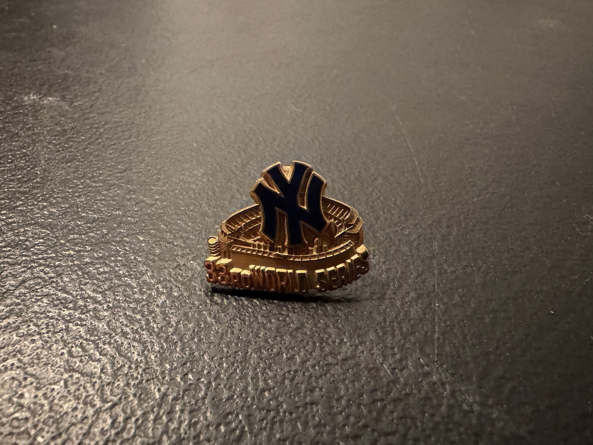 New York Yankees 1981 World Series Pin #2244599 | Auctionninja.com