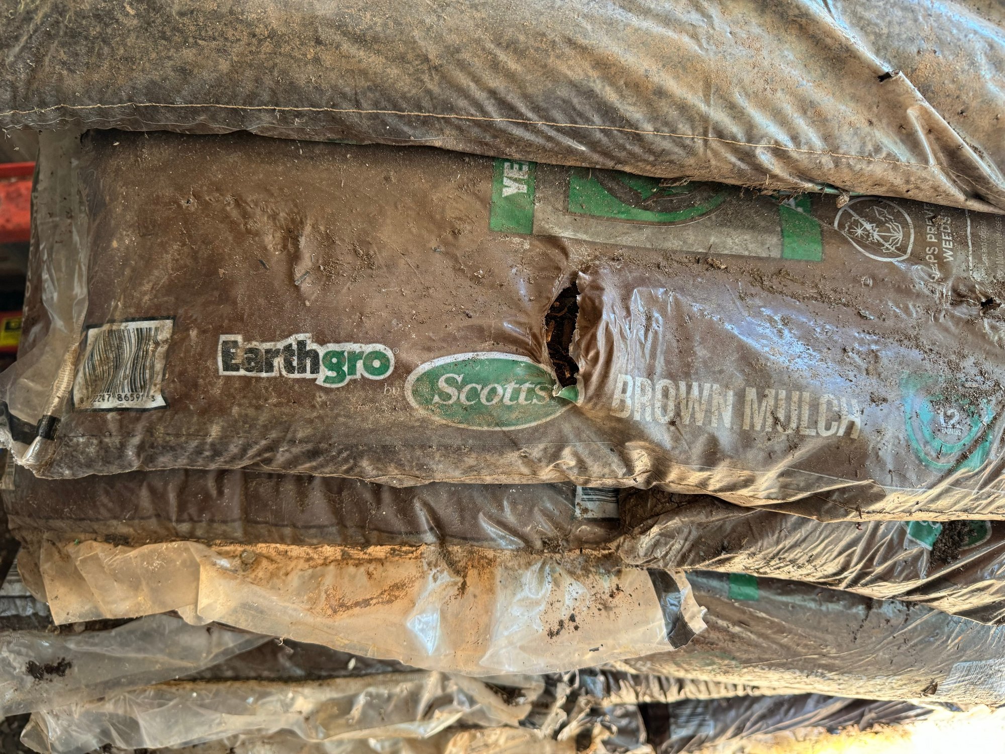 Earthgro Scotts Shredded Brown Mulch Lot #2145636 | Auctionninja.com