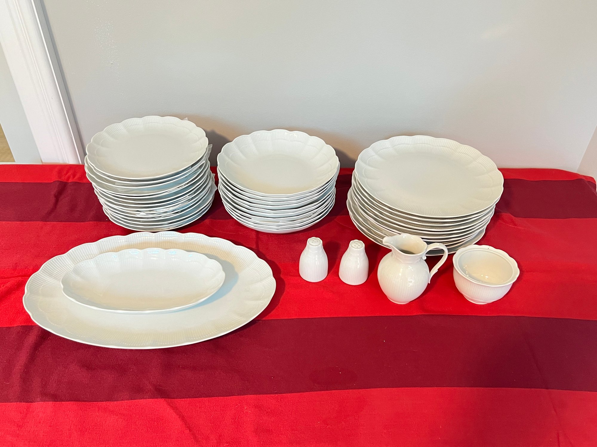 Large Set Of Kaiser China #40801765 | Auctionninja.com