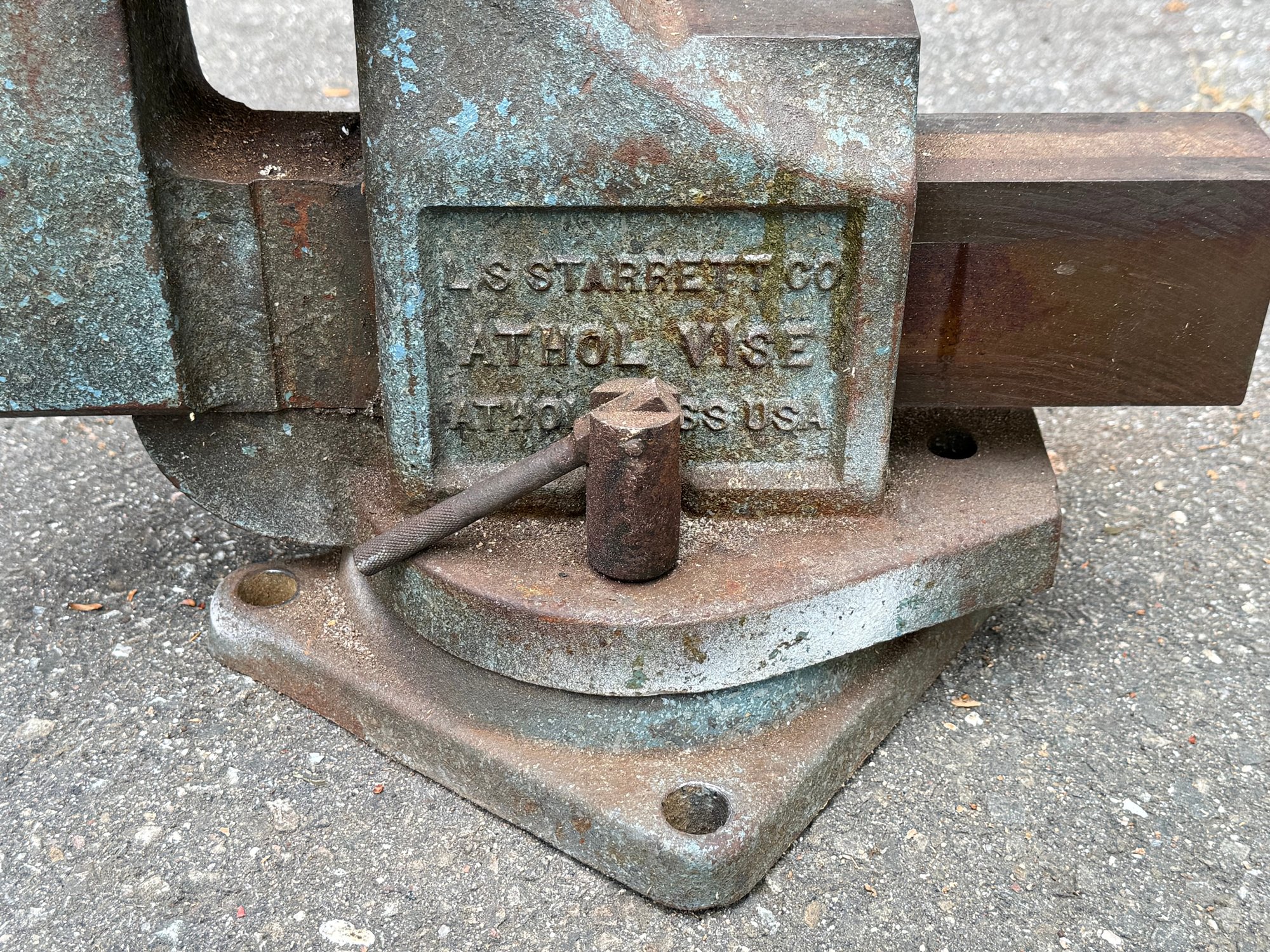 L. S. Starrett No. 924 Swivel Bench Vise With Hand Made Copper Grip ...