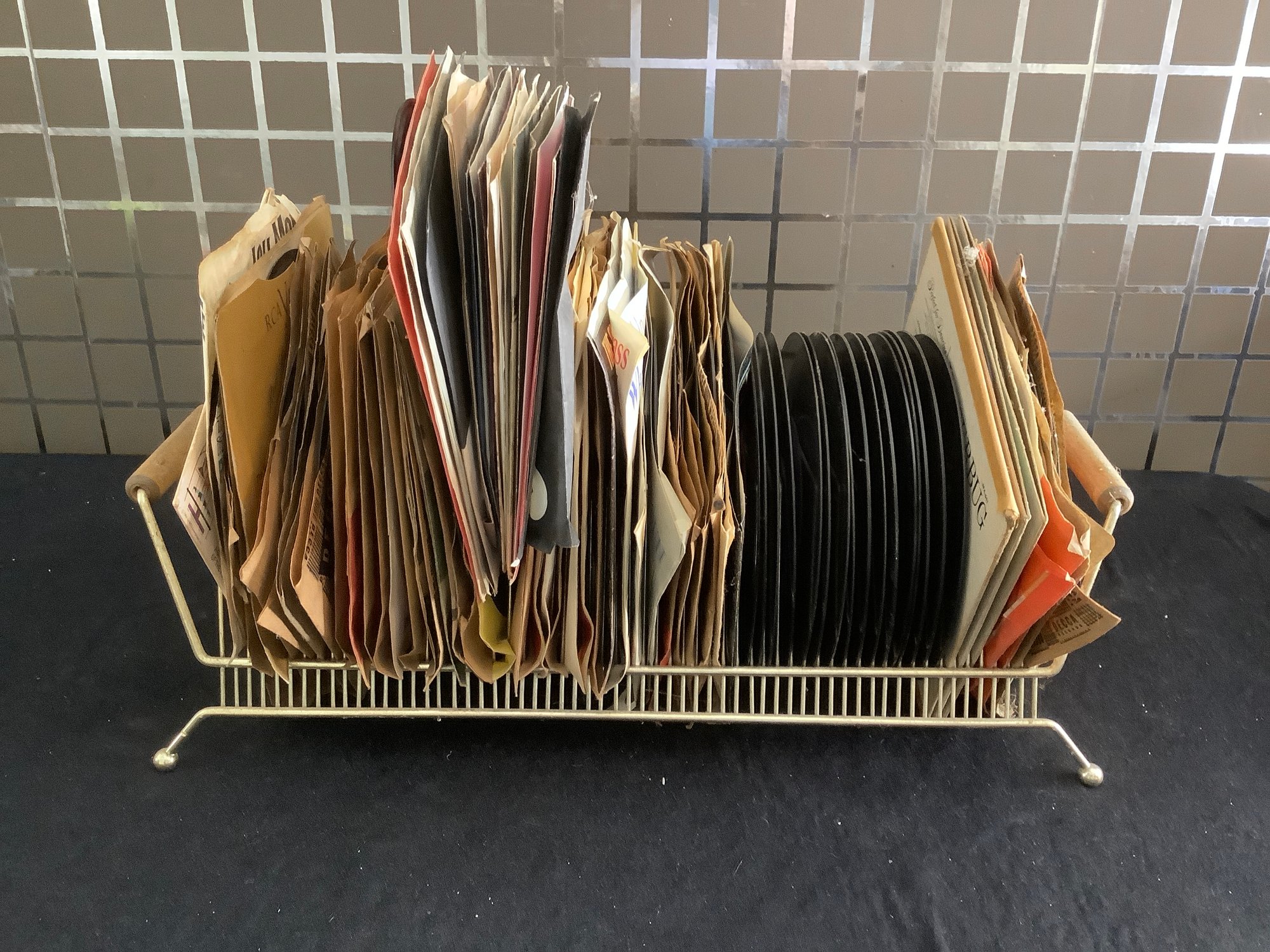 45s Record Lot With Rack #1967255 | Auctionninja.com