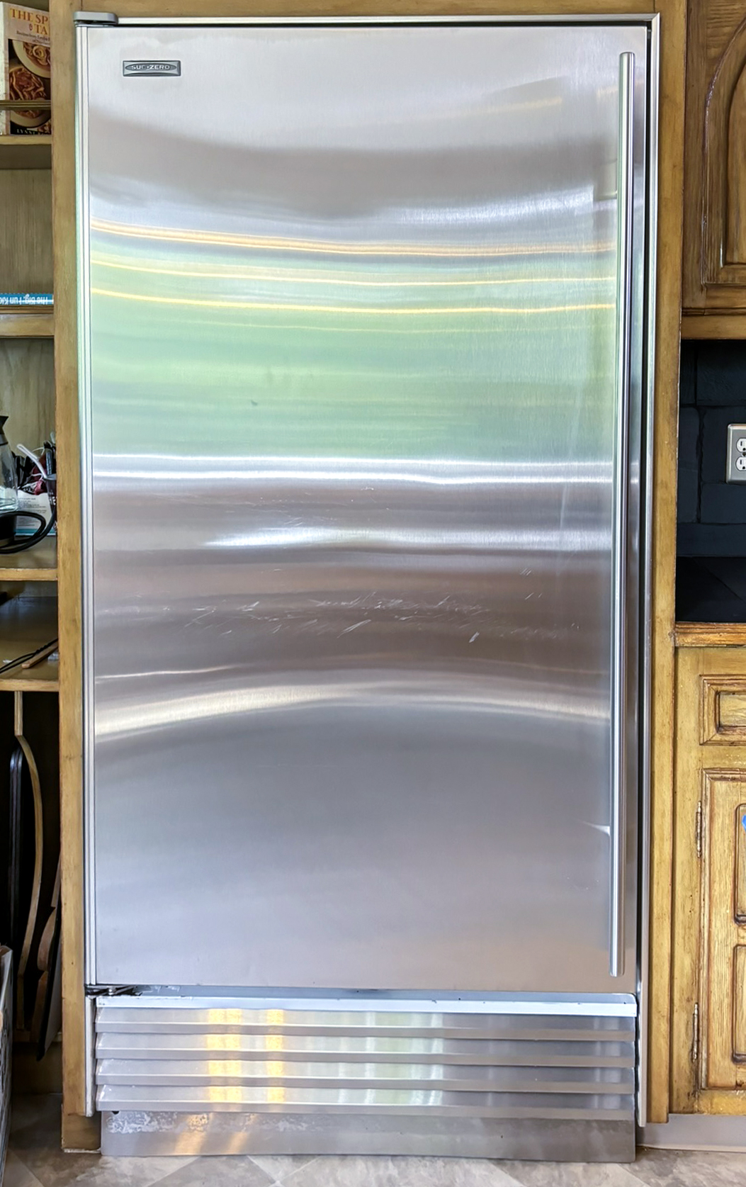 A Sub Zero 601R Stainless Steel Refrigerator #40801681 | Auctionninja.com