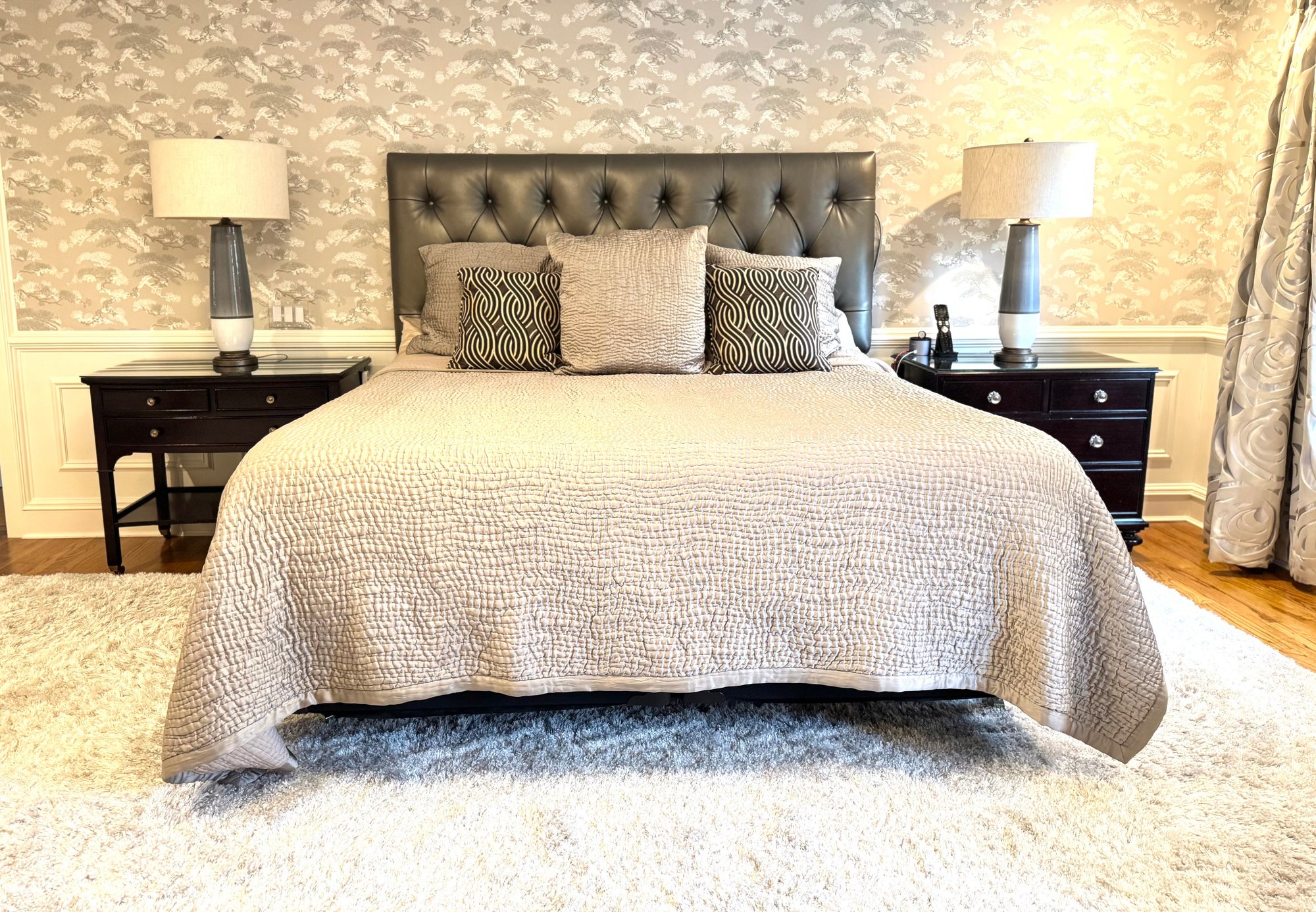 Custom King Bed In Pewter Leather #2207948 | Auctionninja.com