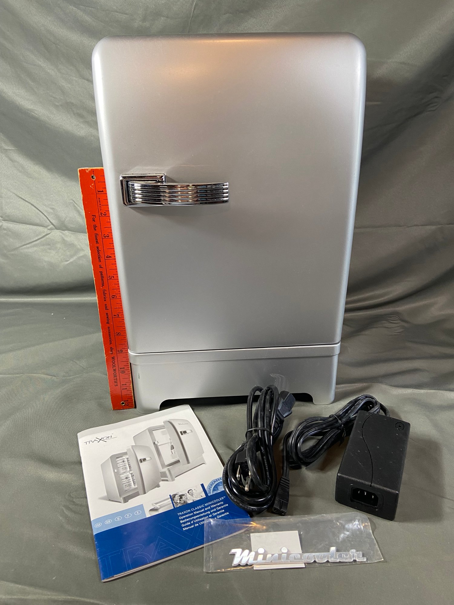 Traxon Classic Baby Minicooler RF-1011-12V Chill Or Warm Food And Beverages #1884862 ...