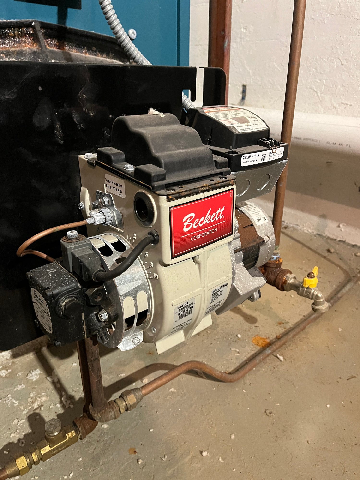 A Burnham V8H Oil Fired Boiler - 7 Year Old #40817597 | Auctionninja.com