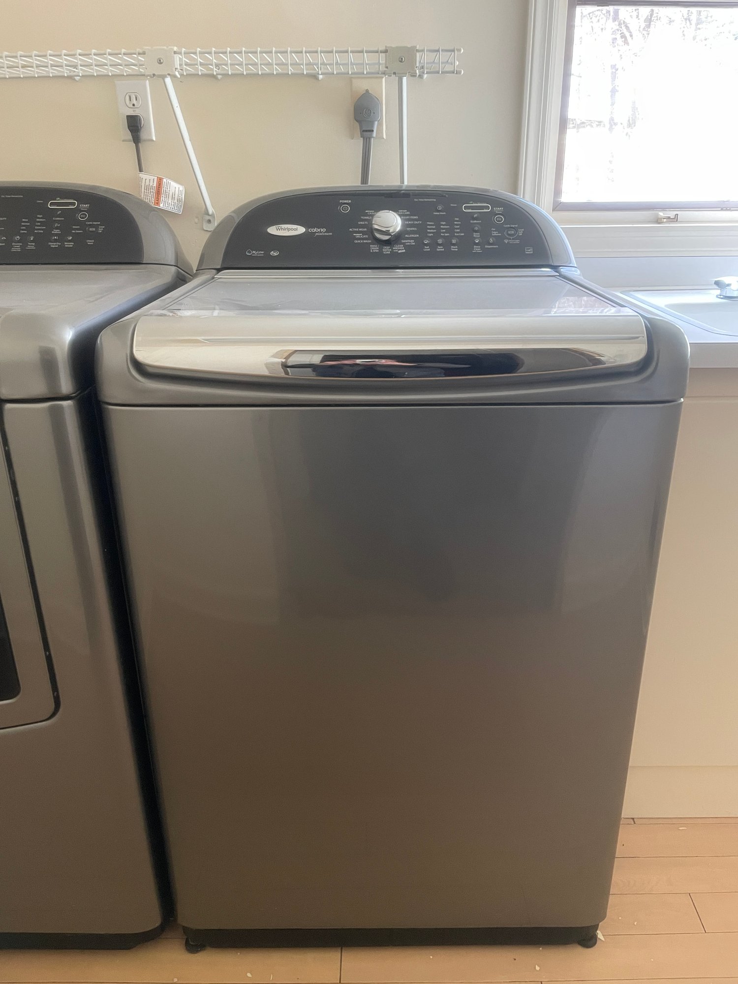 A Whirlpool Cabrio Platinum Washing Machine #40821283 | Auctionninja.com