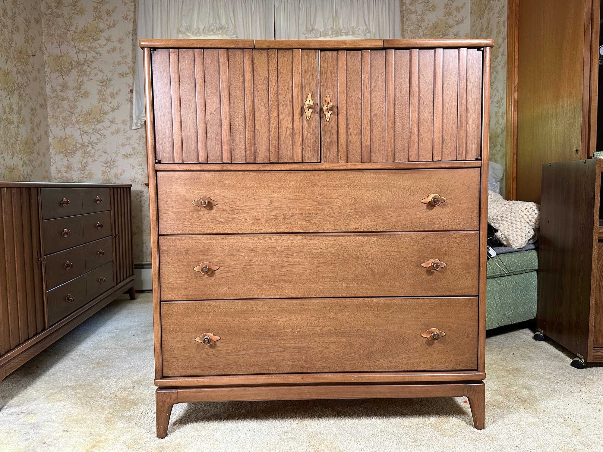 Vintage Mid-Century Modern Bedroom Suite By Broyhill: A Tall Dresser ...