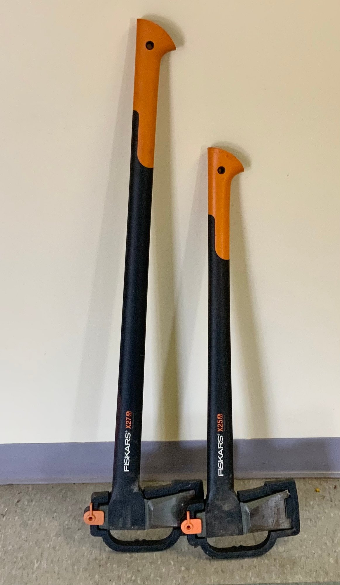 2 Fiskars Wood Splitting Axes ~ X25 & X27 ~ (A) #40789350 ...
