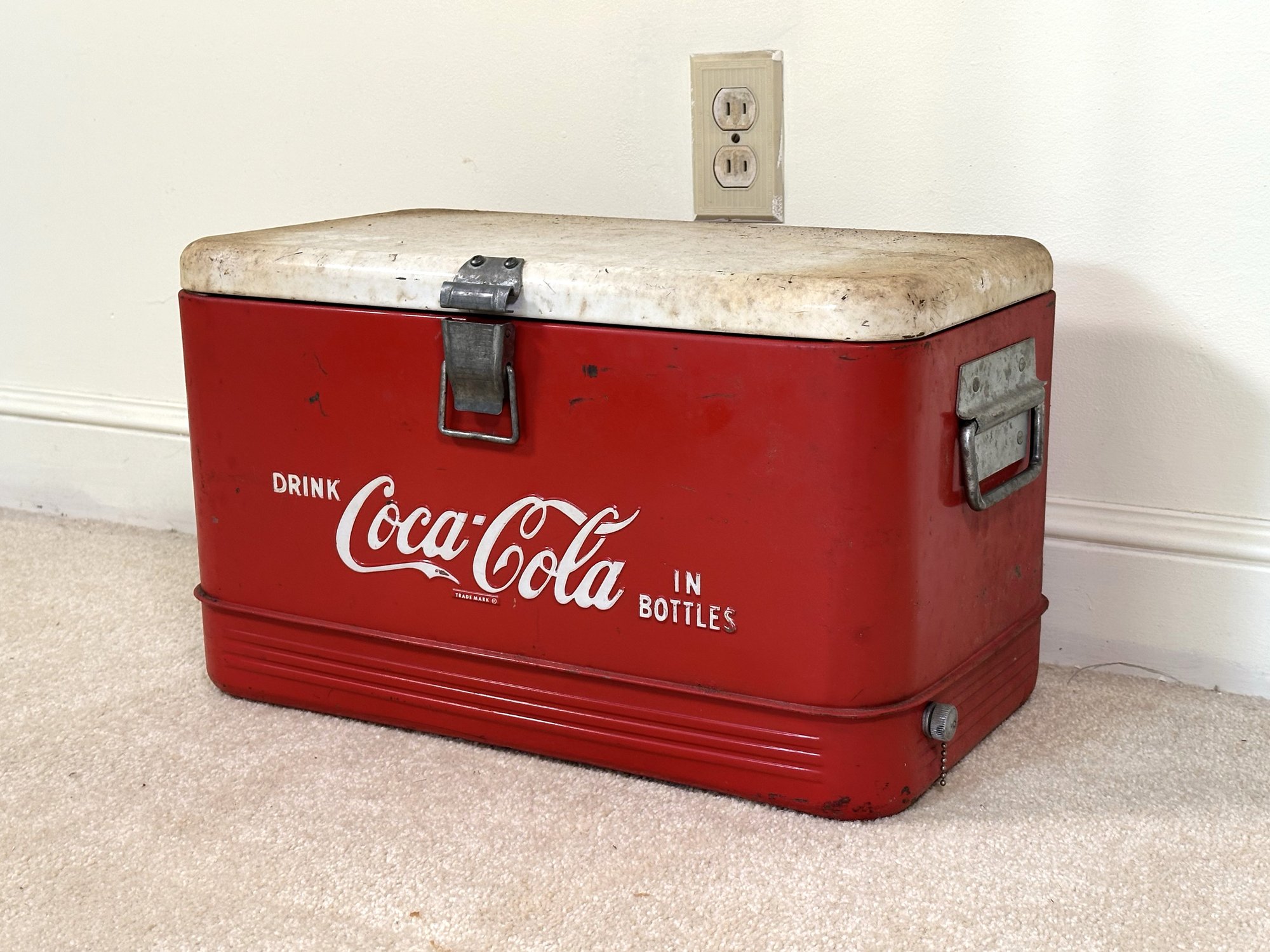 A Fantastic Vintage Coca-Cola Chest Cooler #1940439 | Auctionninja.com